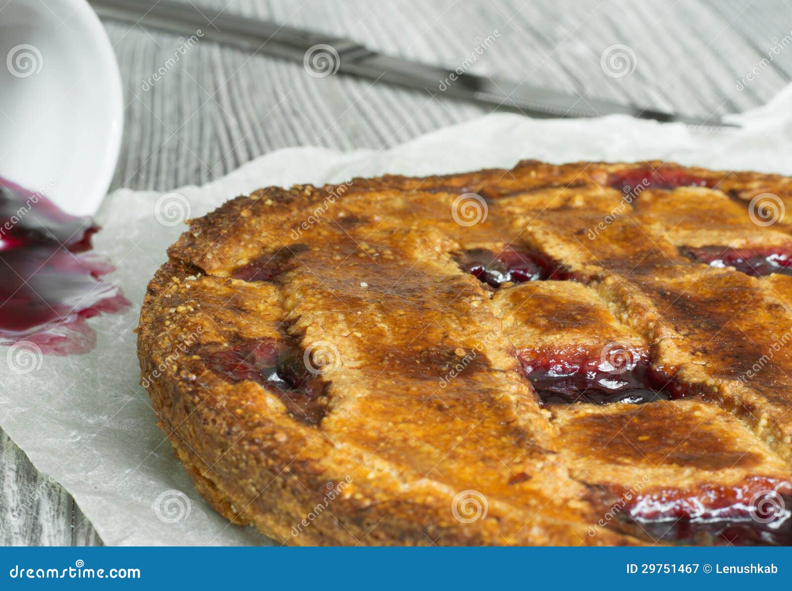 Homemade Linzer tart stock image. Image of currant, austrian - 29751467