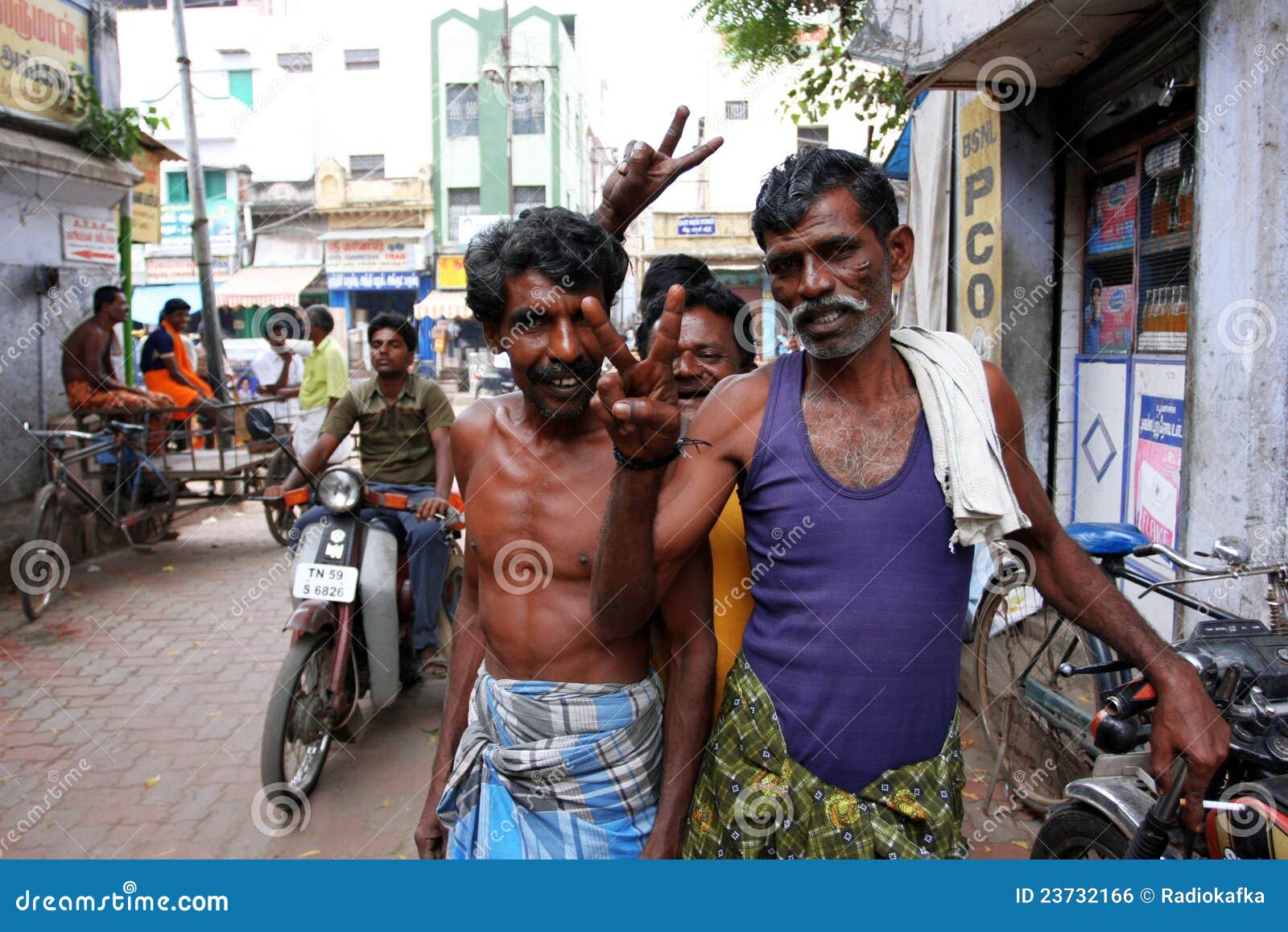 Homens Indianos Na Rua De Madurai Foto Editorial - Imagem de locais ...