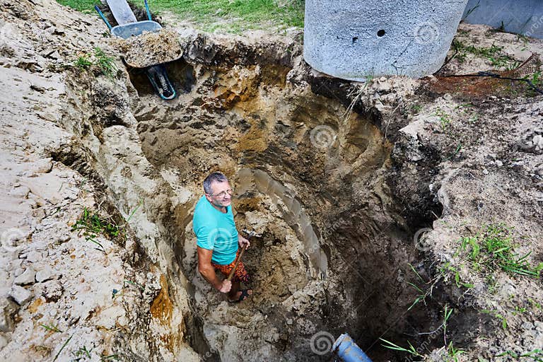 By Manually Digging Hole for Septic Tank with Bayonet Shovel, Homeowner ... By Manually Digging Hole for Septic Tank with Bayonet Shovel, Homeowner ...