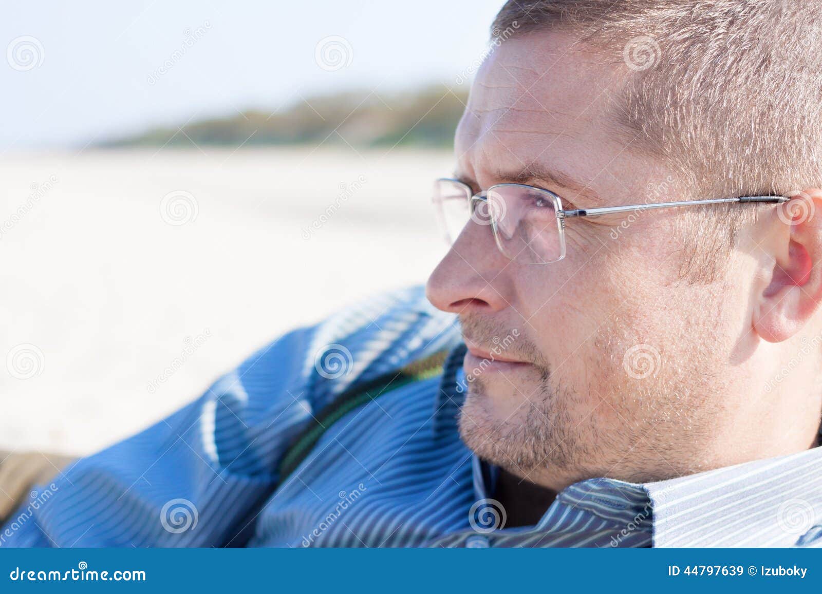Homme 40 ans de portrait image stock. Image du vieux - 44797639