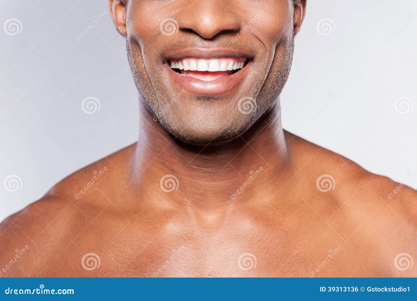 Homme Avec Le Sourire Parfait. Photo stock - Image du humain, noir ...