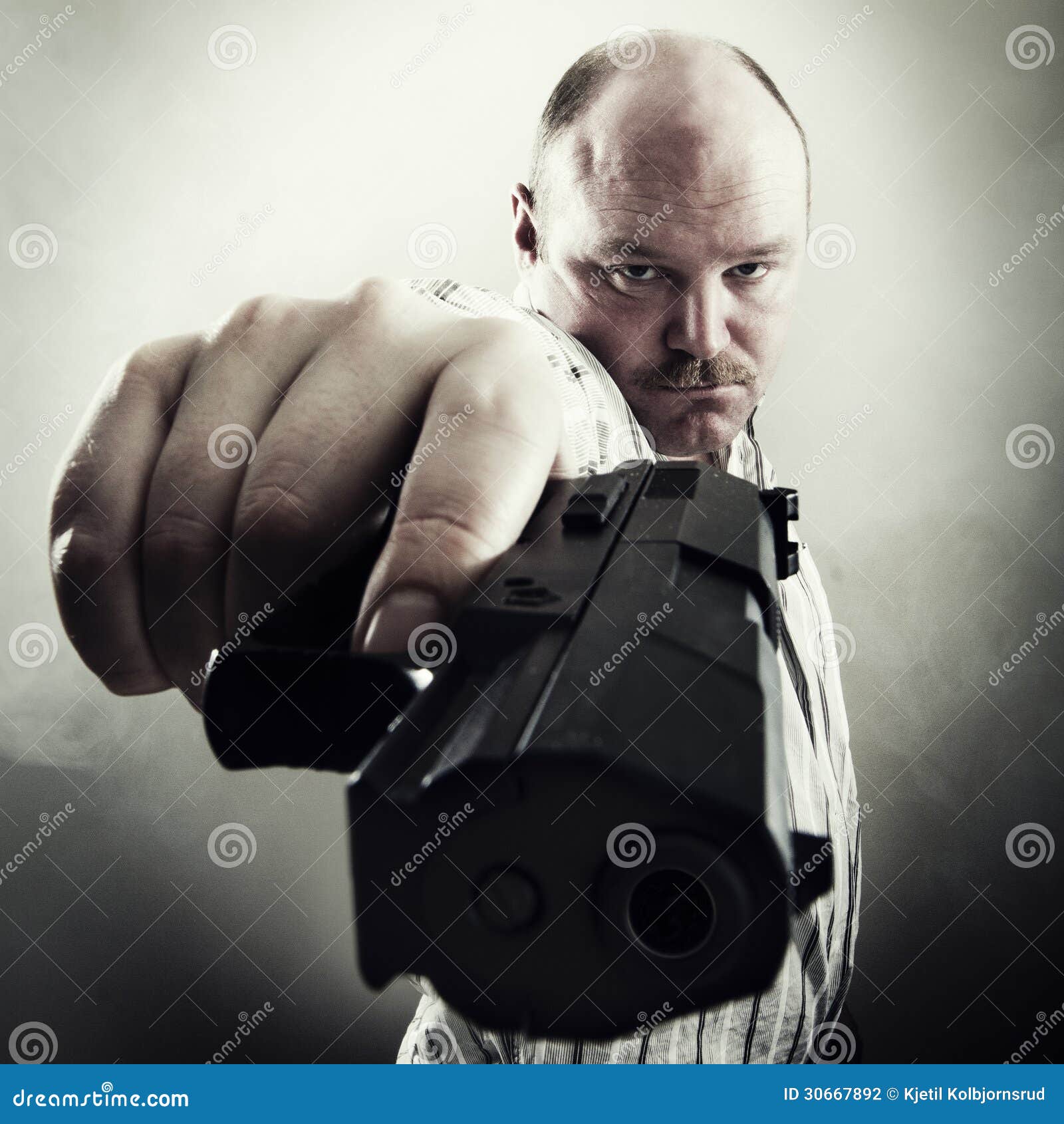 Homme Avec Une Arme à Feu Photographie stock - Image: 30667892