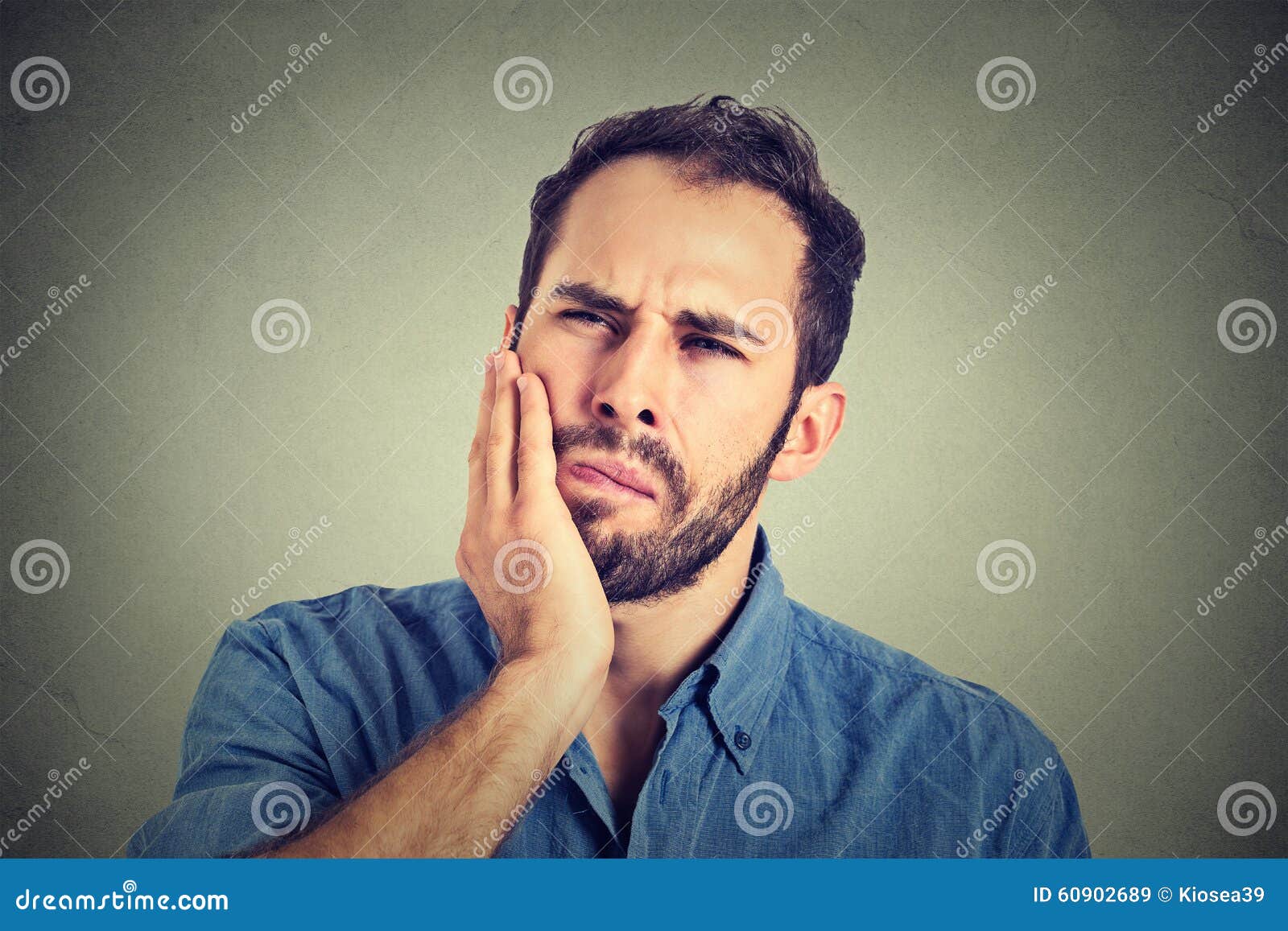 Homme Avec Une Douleur De Dent De Mal De Dents Image stock - Image du ...