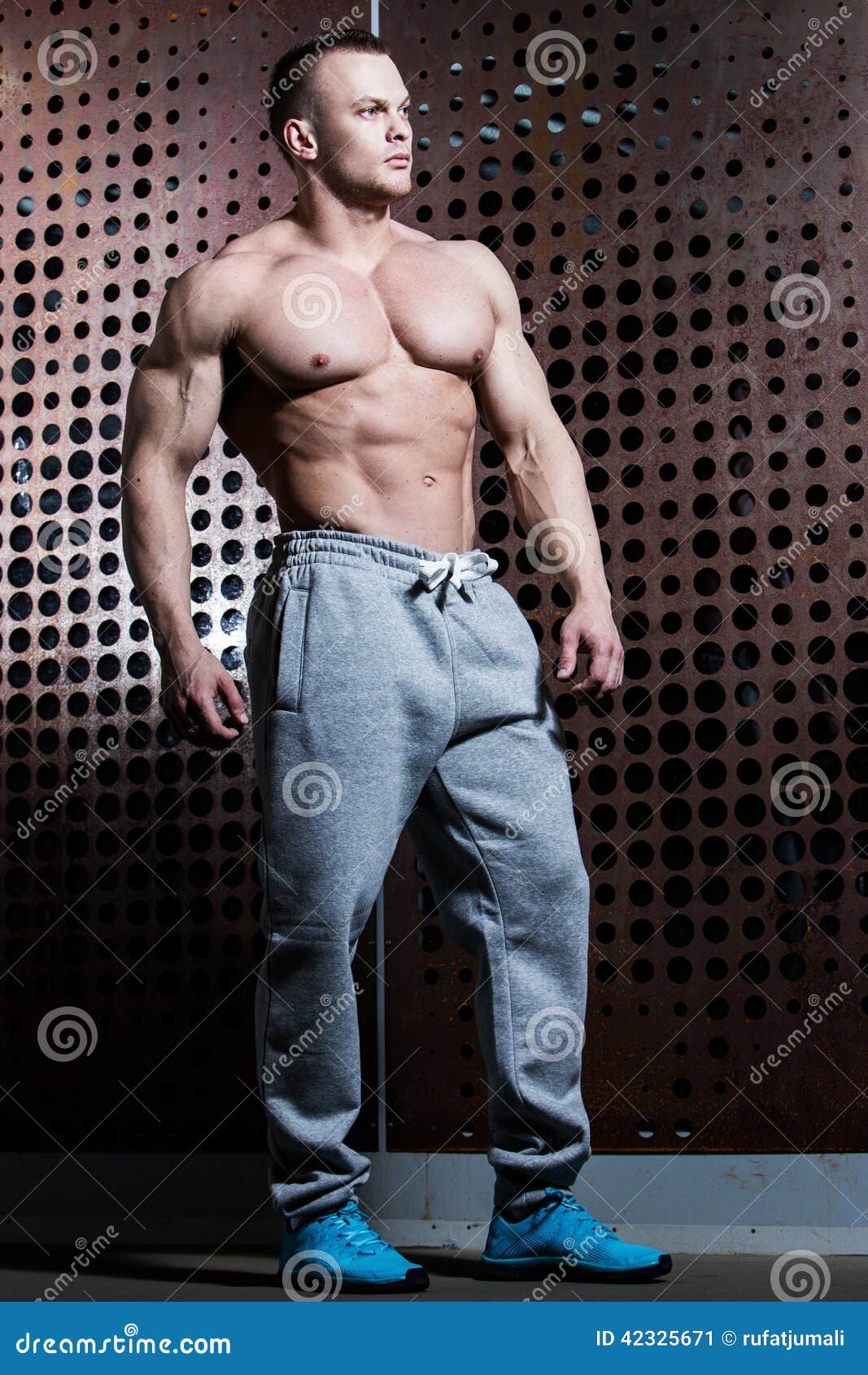 Homme Bel Avec Le Corps Sexy Image stock - Image du regard, abdominal ...
