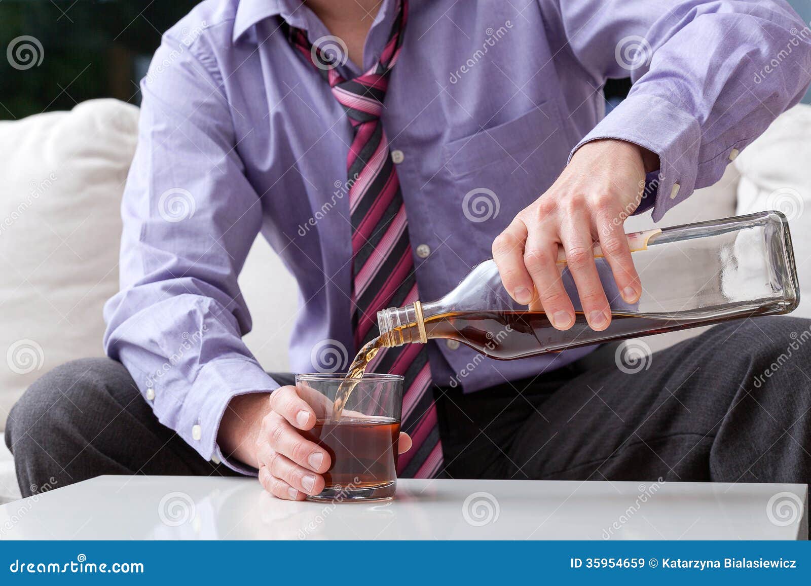 Homme D'affaires Et Alcoolisme Image stock - Image du alcool, tony ...