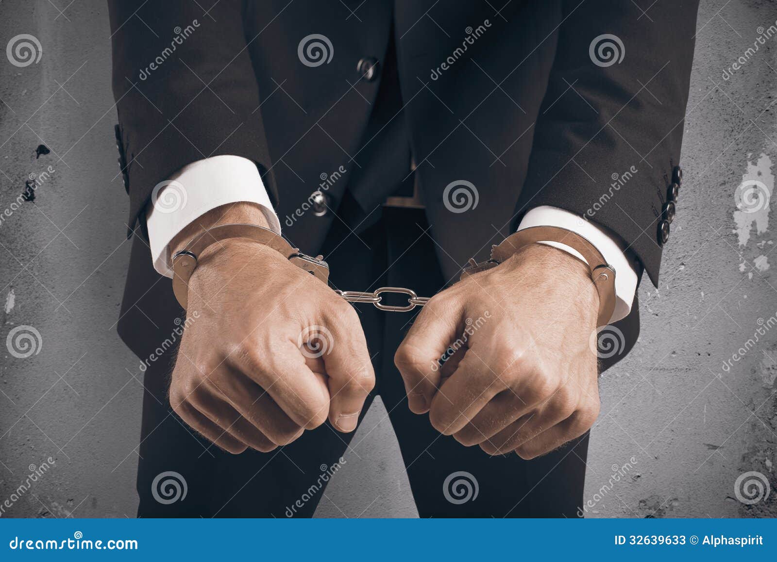 Homme d'affaires menotté image stock. Image du saisie - 32639633