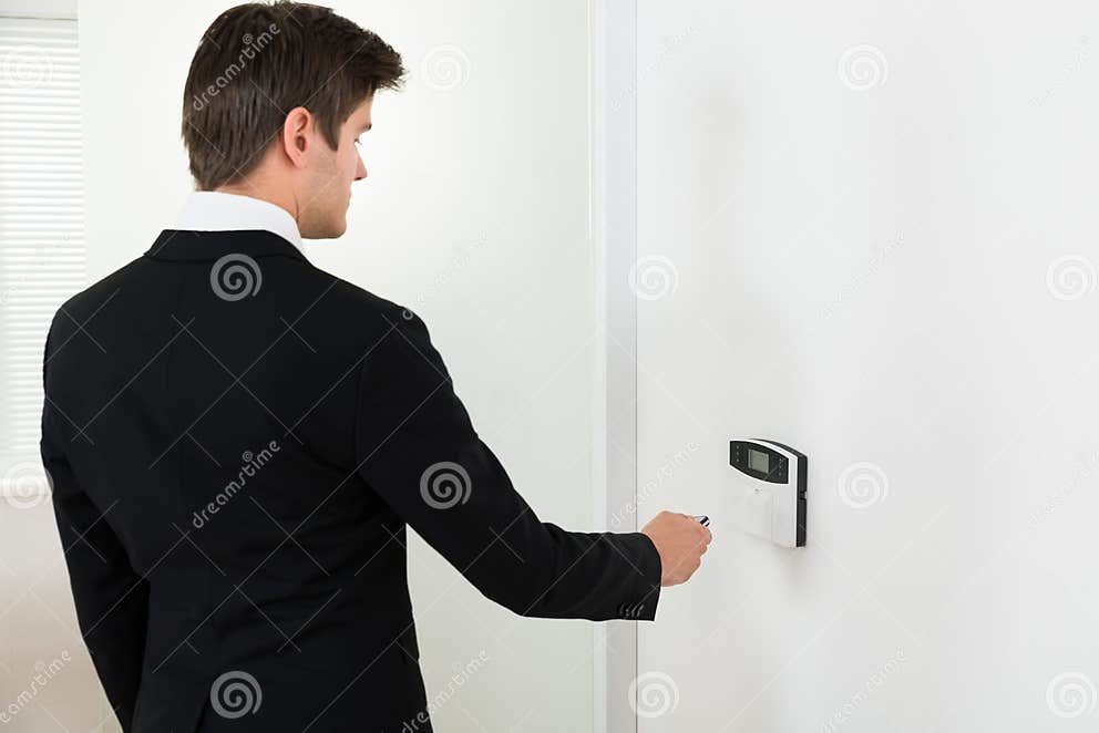 Homme D'affaires Operating Security System Image stock - Image du ...