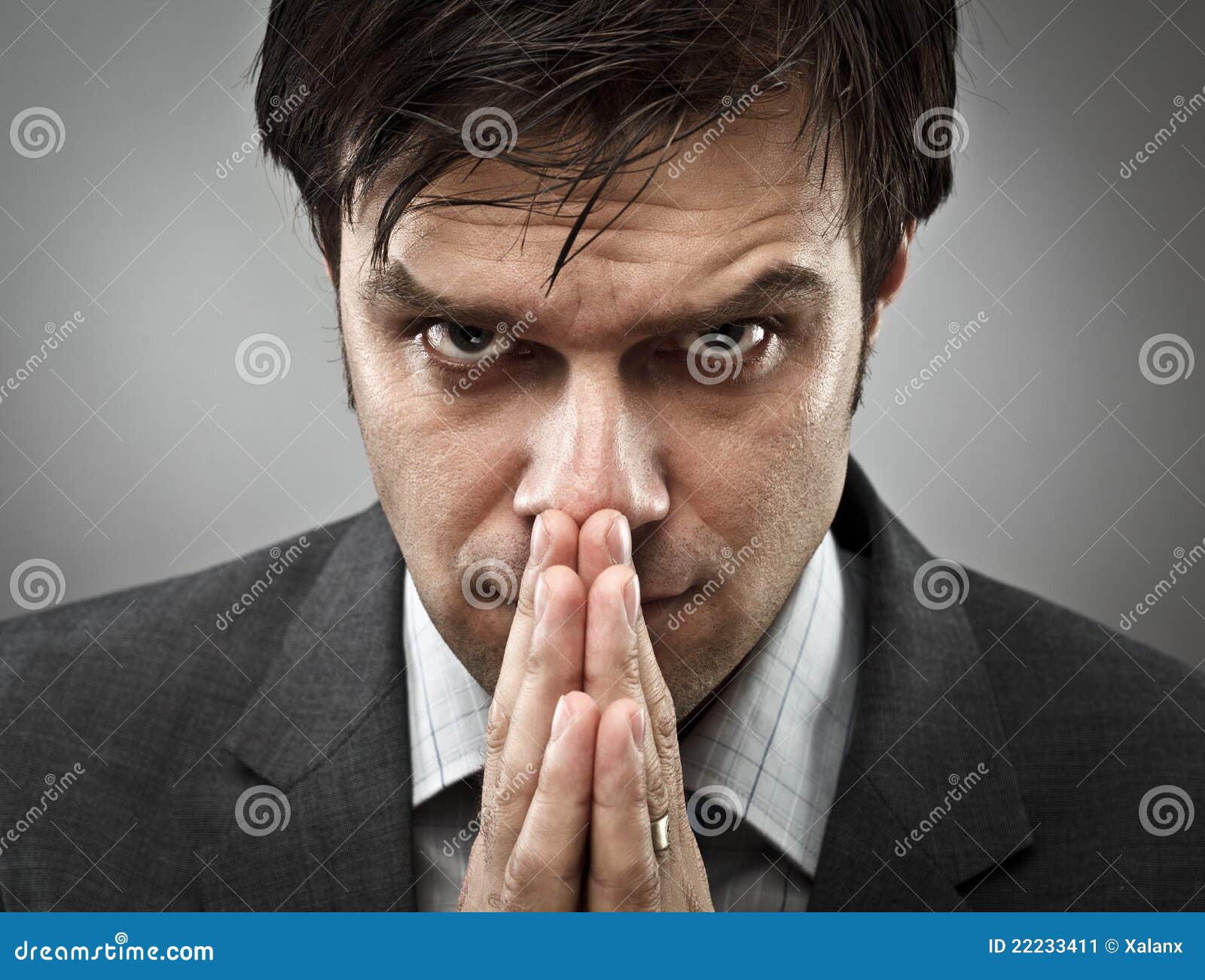 Homme d'affaires pensif image stock. Image du type, bouche - 22233411