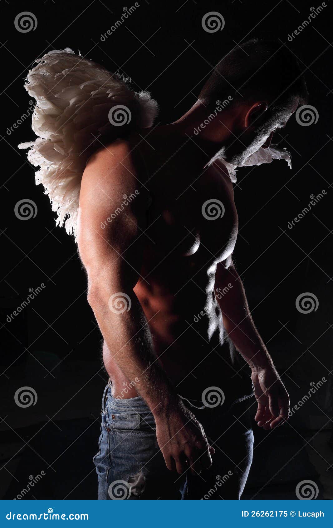 Homme d'ange image stock. Image du soin, gentil, éponges - 26262175