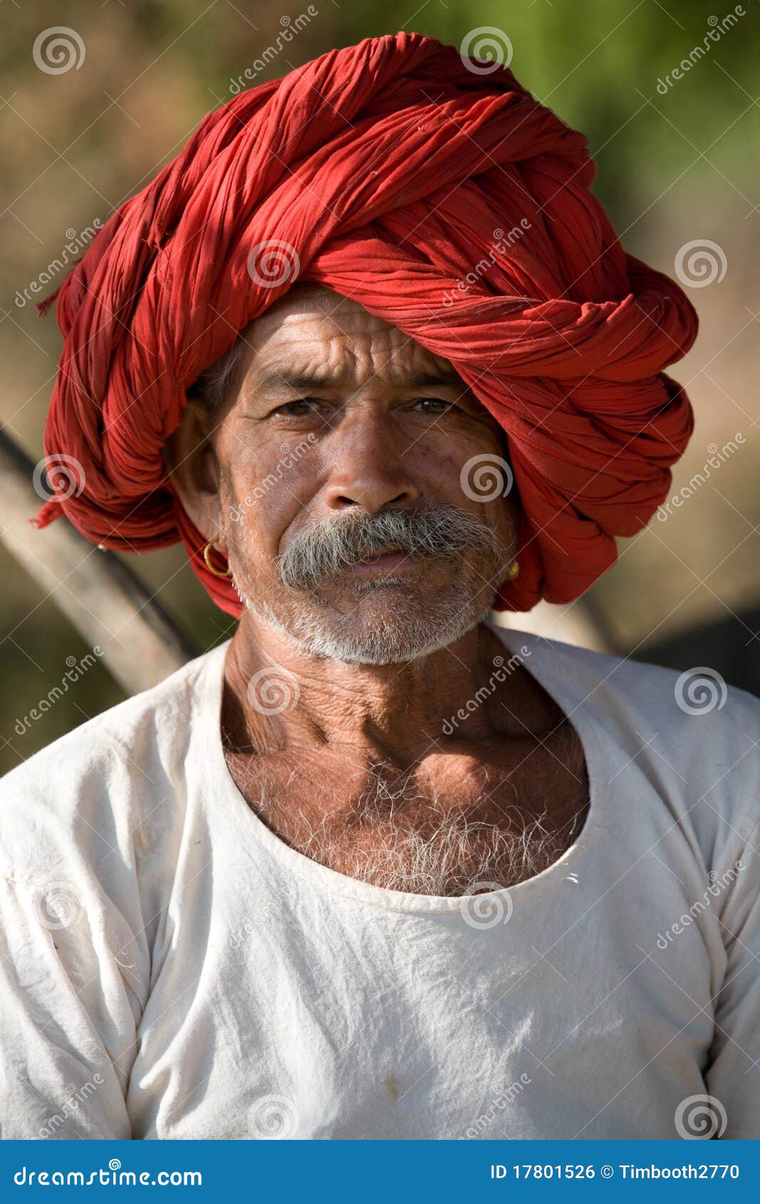 Homme dans le turban rouge photo éditorial. Image du tradition - 17801526
