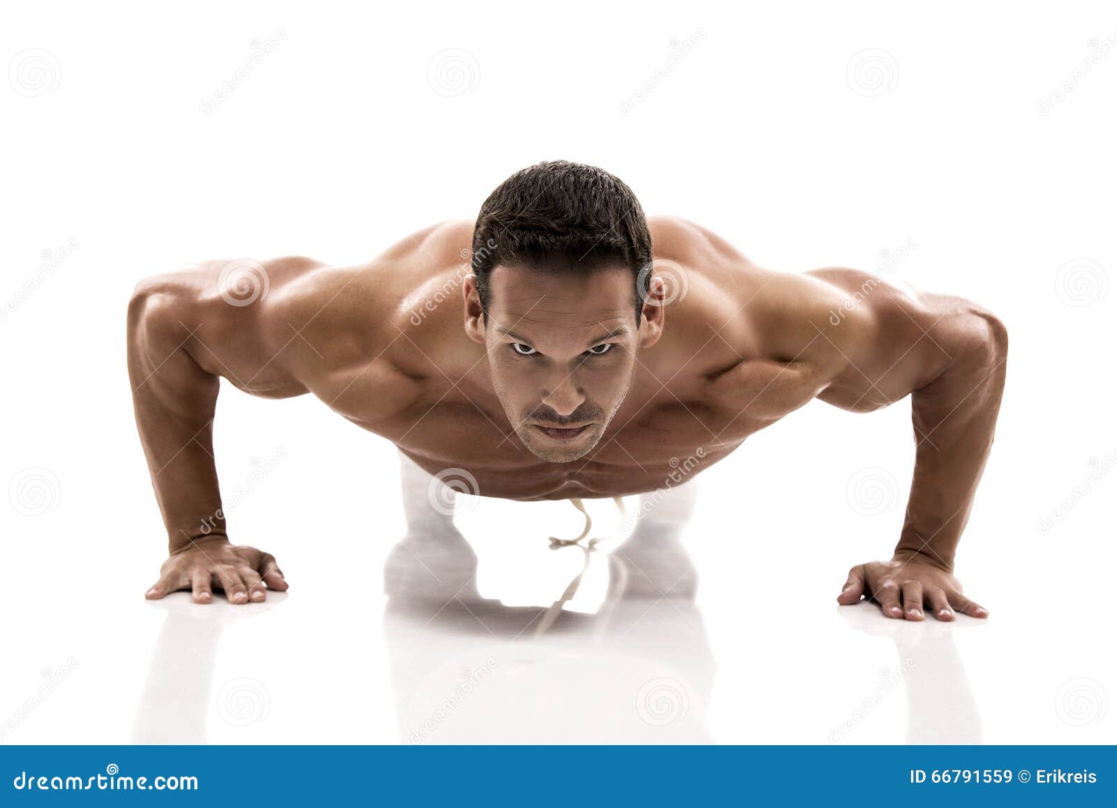 Homme De Muscle Faisant Des Pompes Image stock - Image du costaud, gens ...