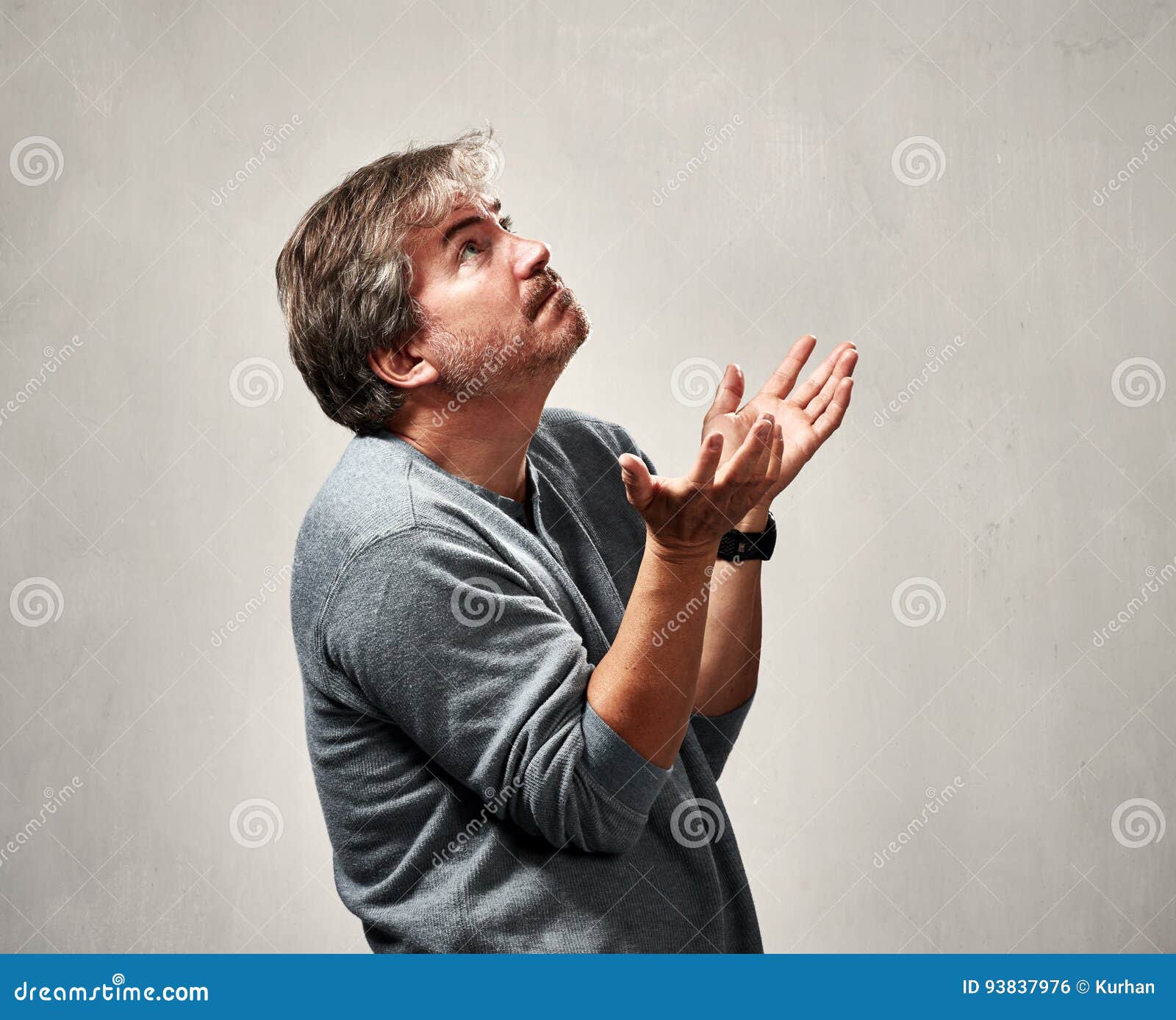 Homme docile photo stock. Image du docile, gens, prier - 93837976