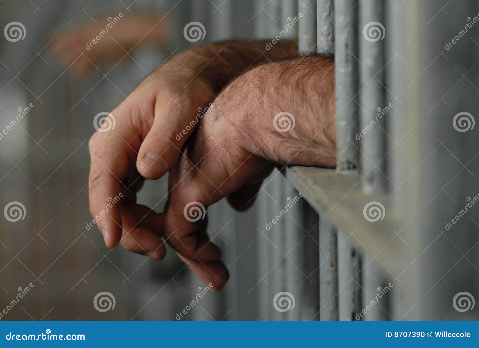 Homme en prison ou prison photo stock. Image du cellule - 8707390