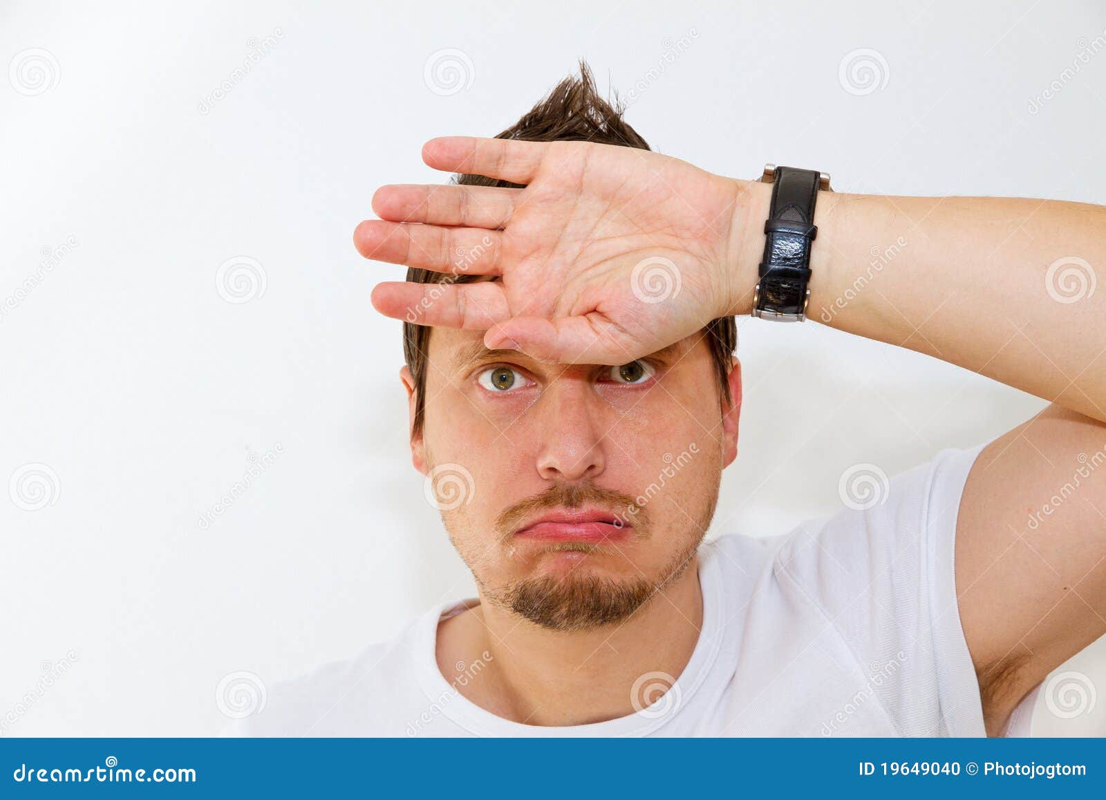 Homme en sueur photo stock. Image du incertitude, humide - 19649040