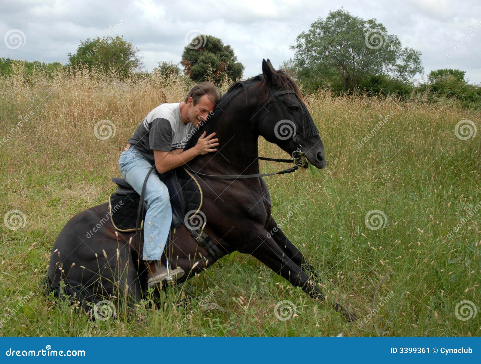 Homme Et Cheval Se Reposant Image stock - Image du équitation, pays ...