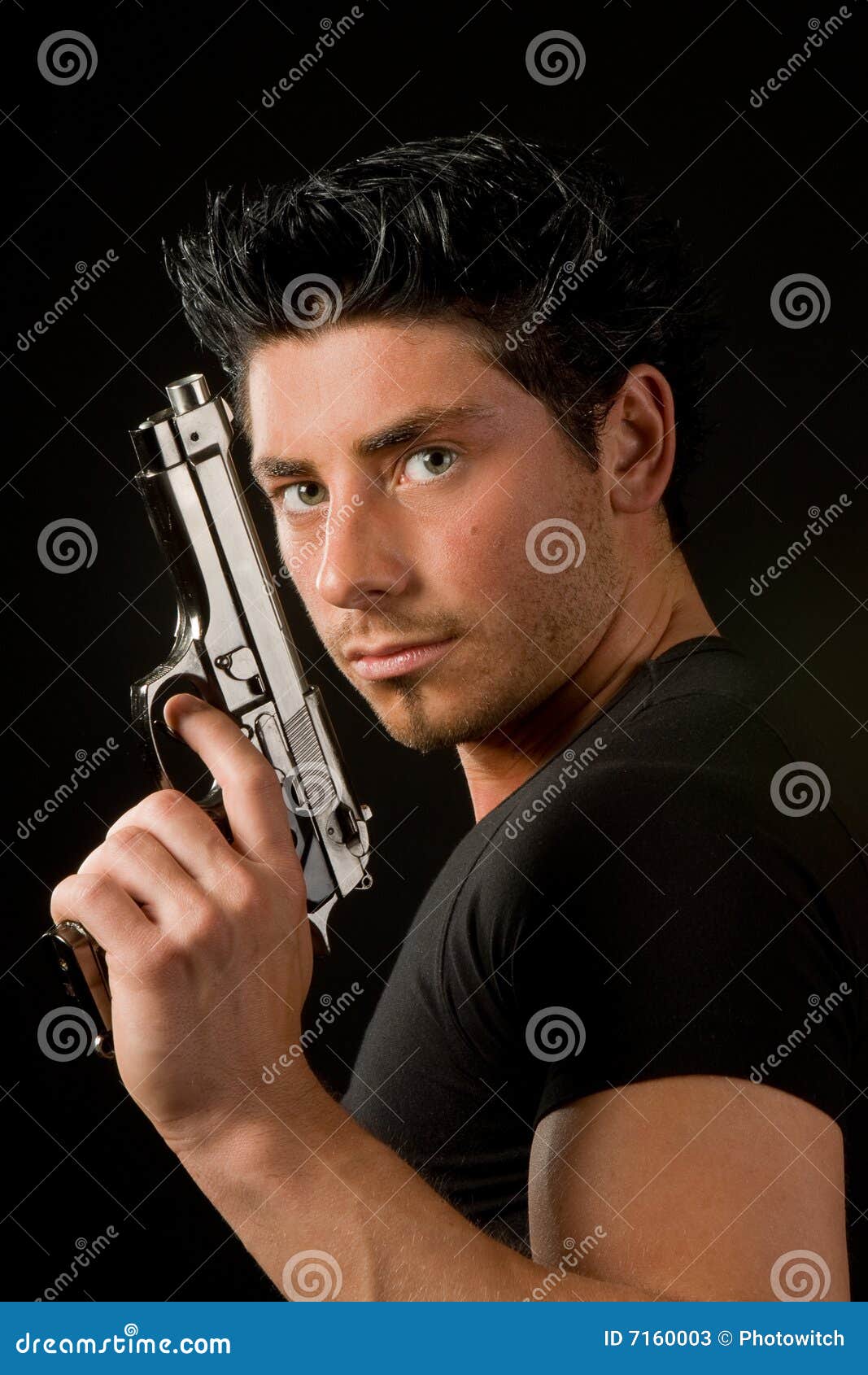 Homme et revolver image stock. Image du homme, canons - 7160003