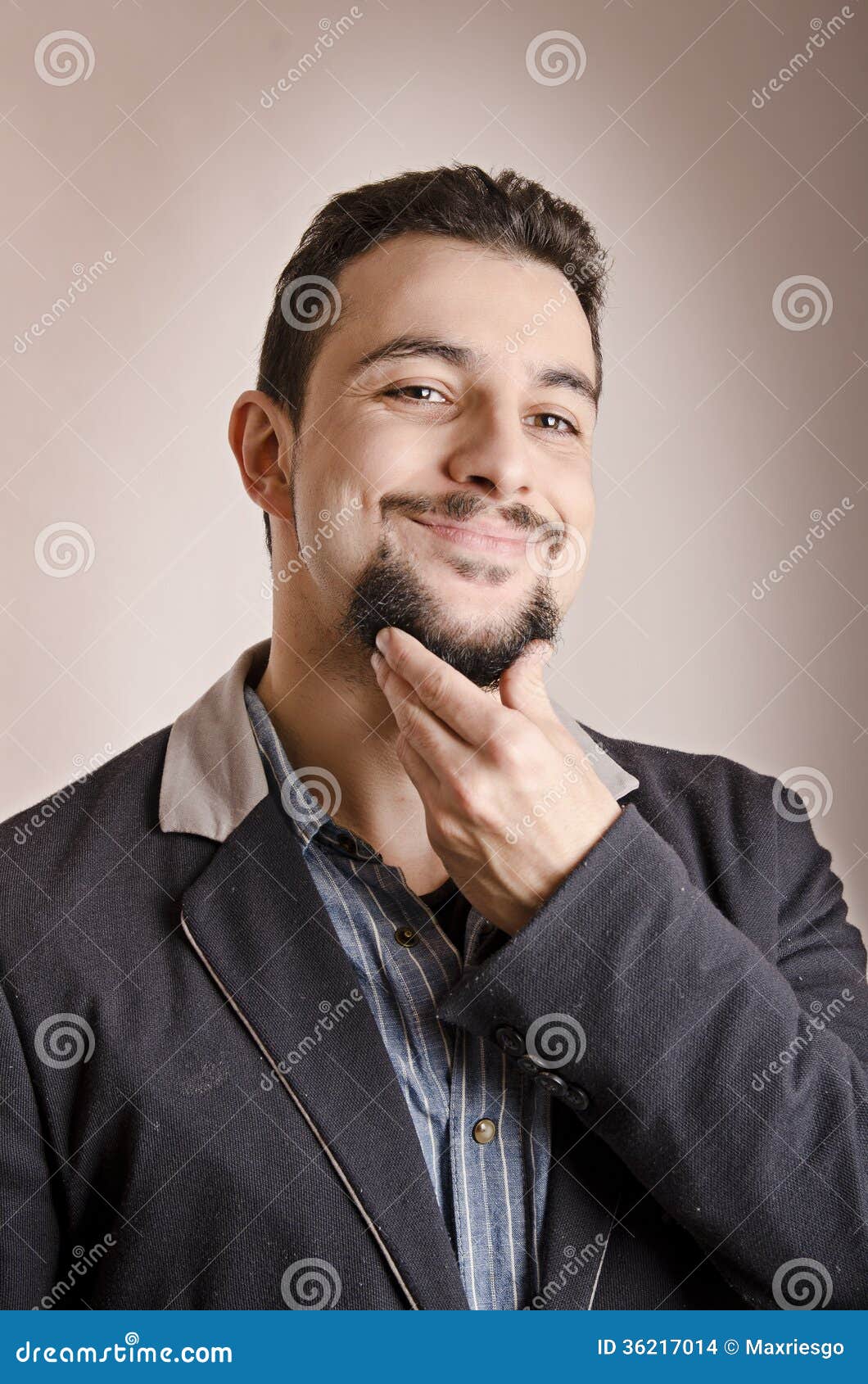 Homme Expressif De Barbichette Photo stock - Image du fond, douleur ...