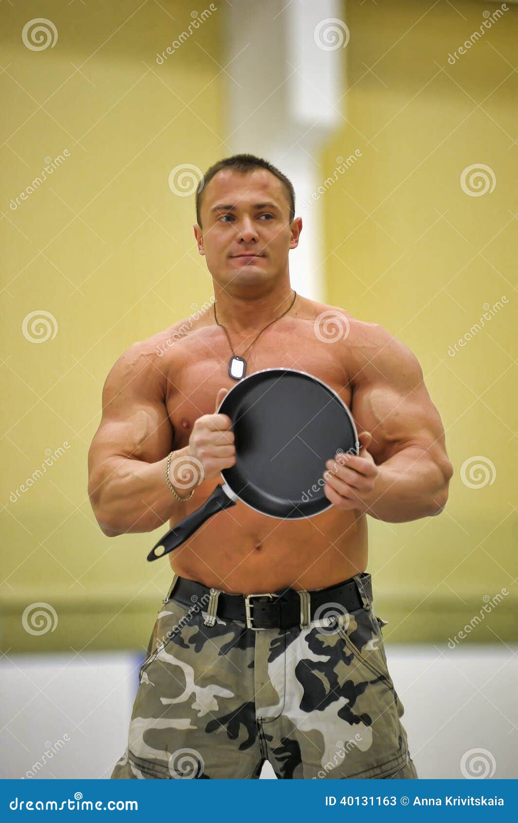 Homme fort russe photo stock éditorial. Image du musculaire - 40131163