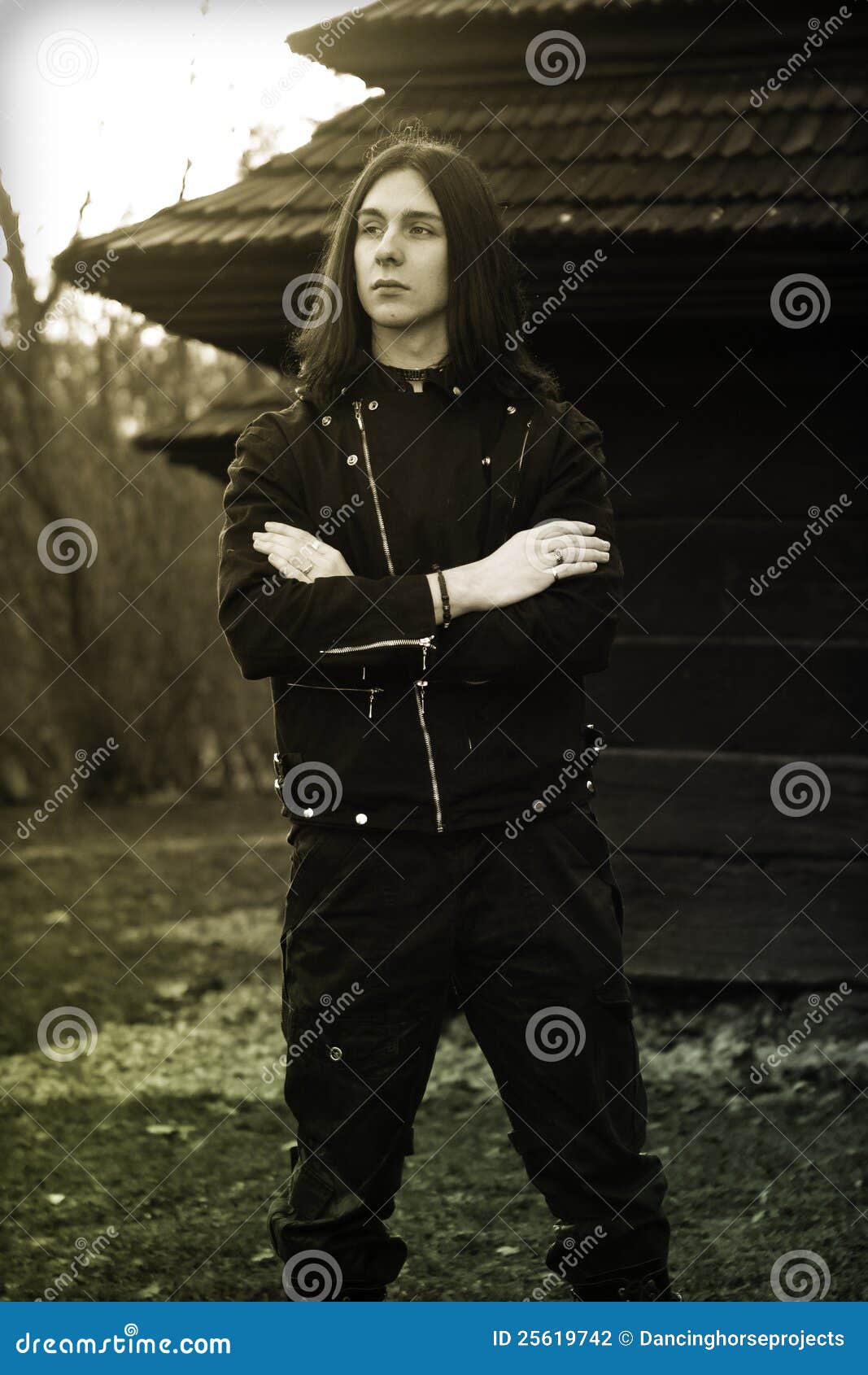 Homme gothique photo stock. Image du masculin, fond, mode - 25619742