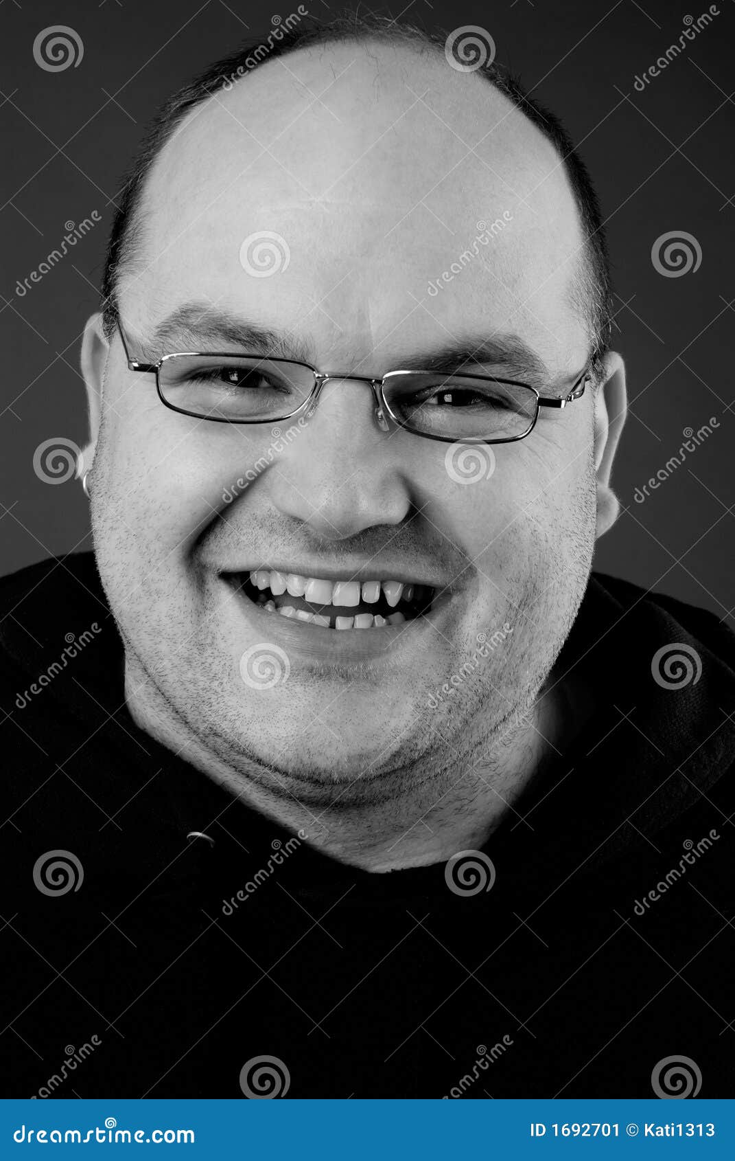 Homme heureux image stock. Image du gens, lunettes, masculin - 1692701