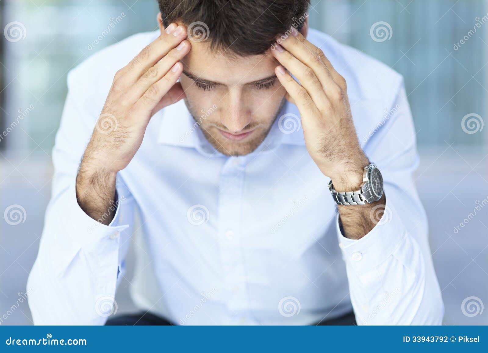 Homme inquiété photo stock. Image du songeur, problème - 33943792