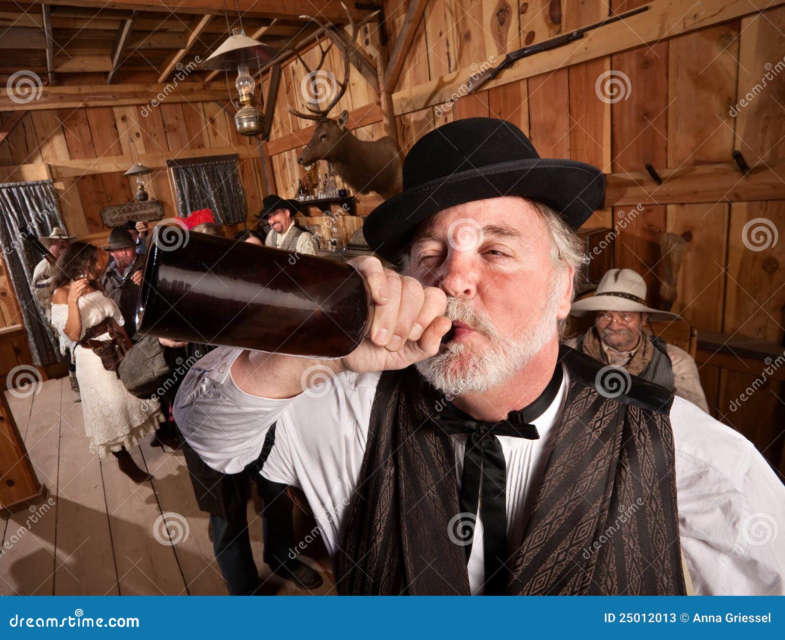Homme ivre dans le bar image stock. Image du grand, overweight - 25012013
