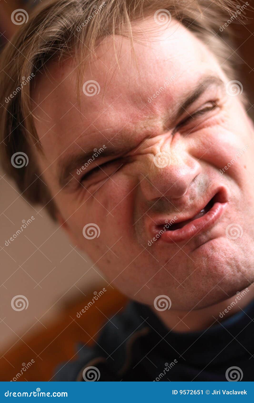 Homme laid image stock. Image du stupide, réaction, laid - 9572651