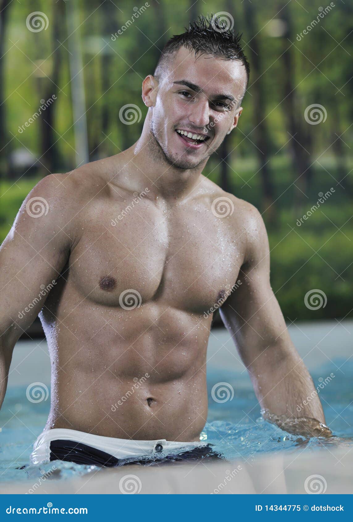 Homme macho image stock. Image du aptitude, attrayant - 14344775