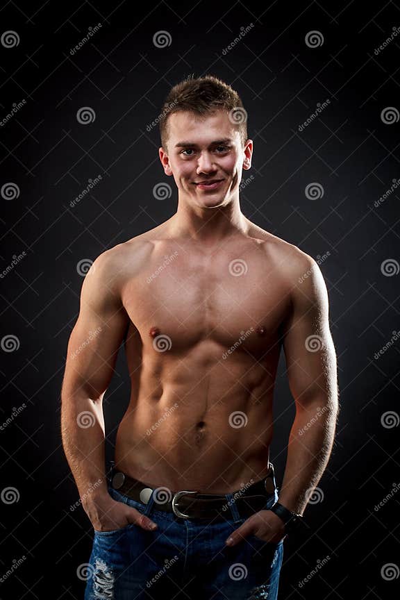 Homme macho image stock. Image du beauté, muscle, homme - 37980035
