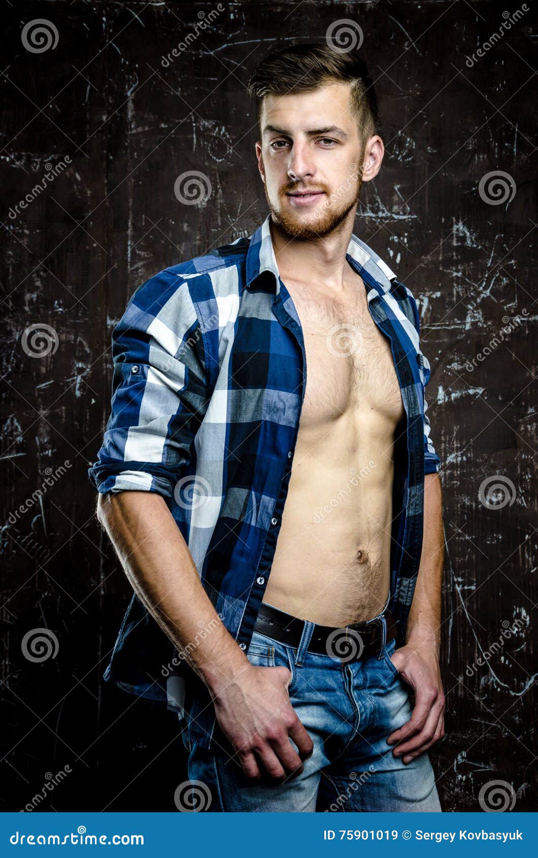 Homme Macho Avec Le Torse Nu Image stock - Image du caucasien, masculin ...