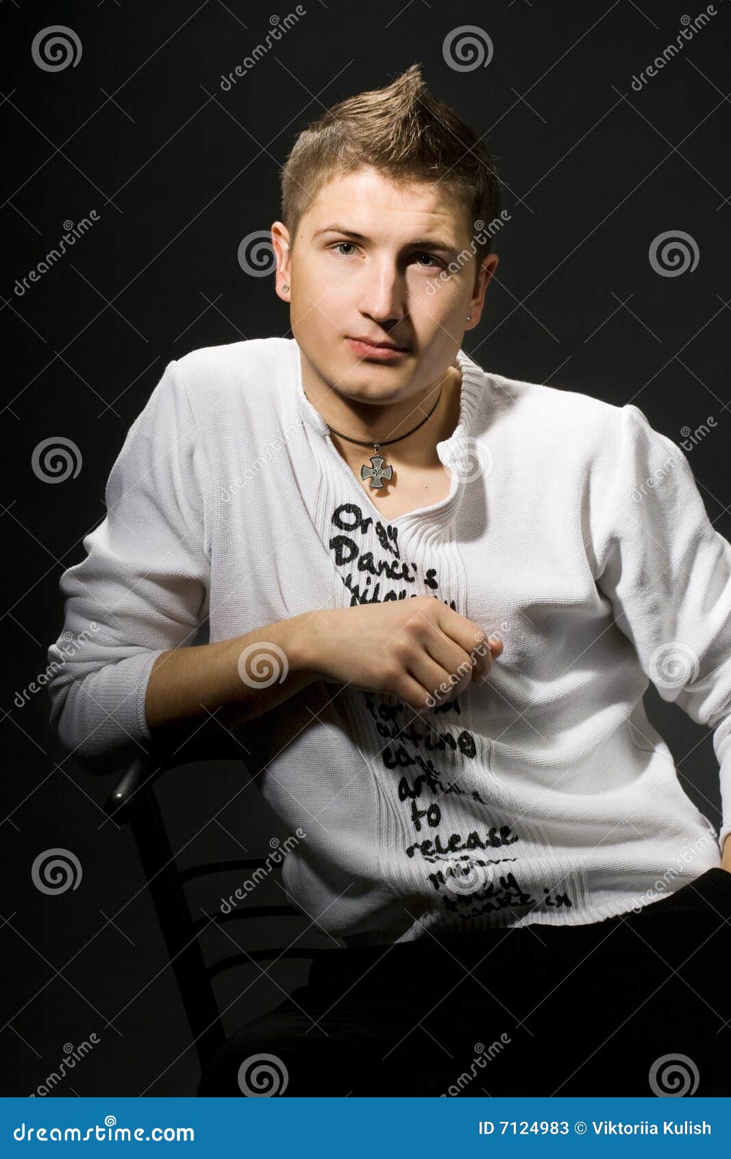 Homme moderne attirant image stock. Image du attrayant - 7124983