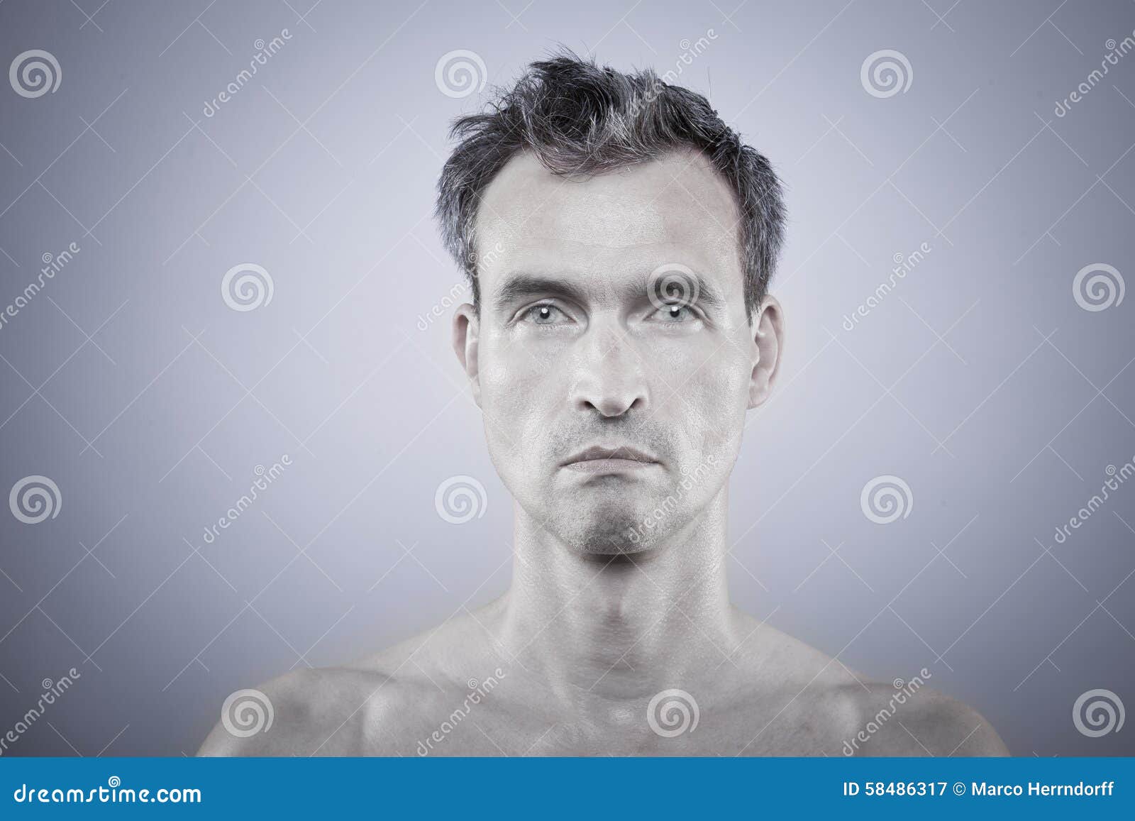 Homme nu froid image stock. Image du caucasien, blanc - 58486317