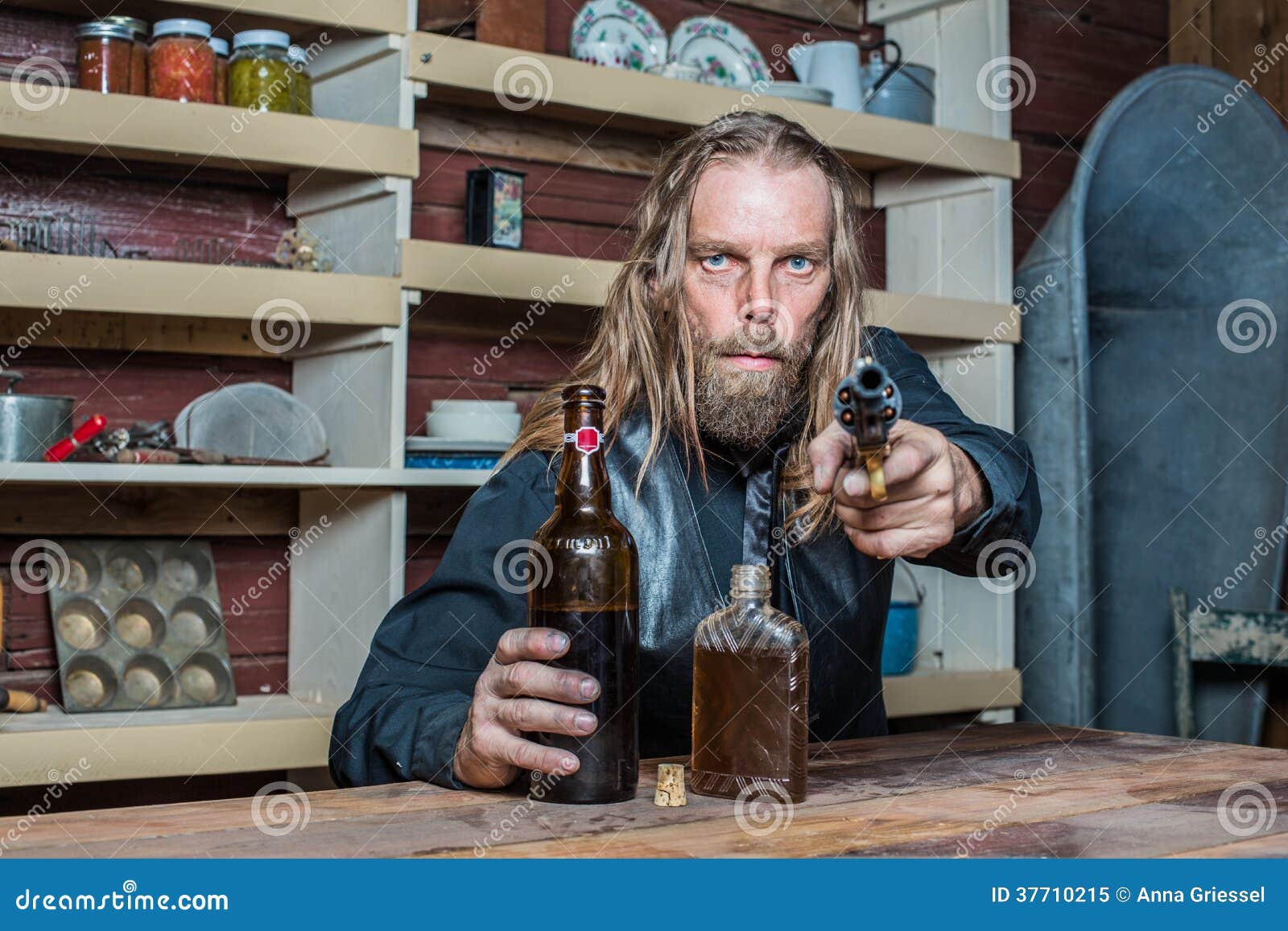 Homme Occidental Ivre Au Tableau Image stock - Image du bandit, sidearm ...