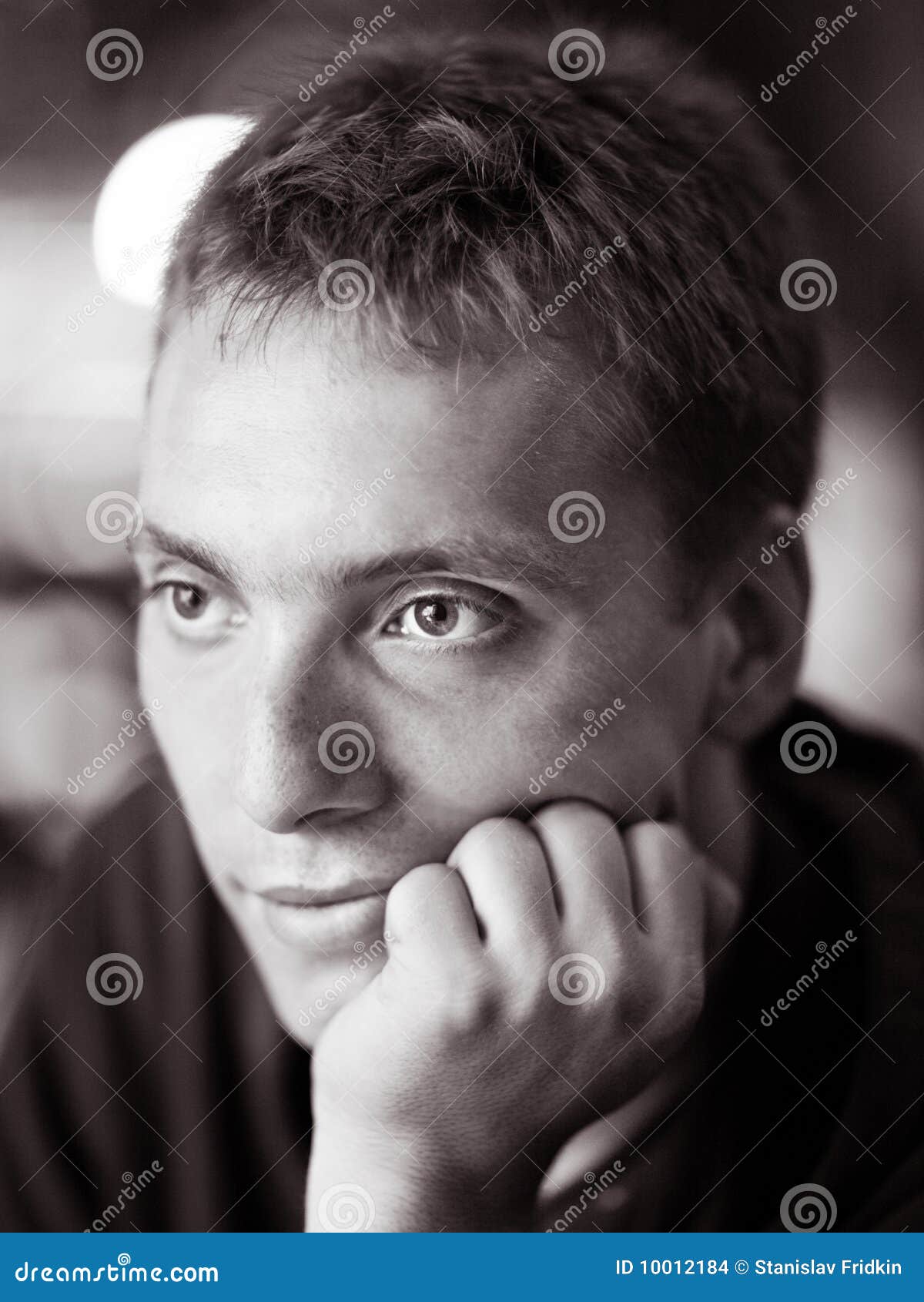 Homme pensif photo stock. Image du tranquilité, sérieux - 10012184