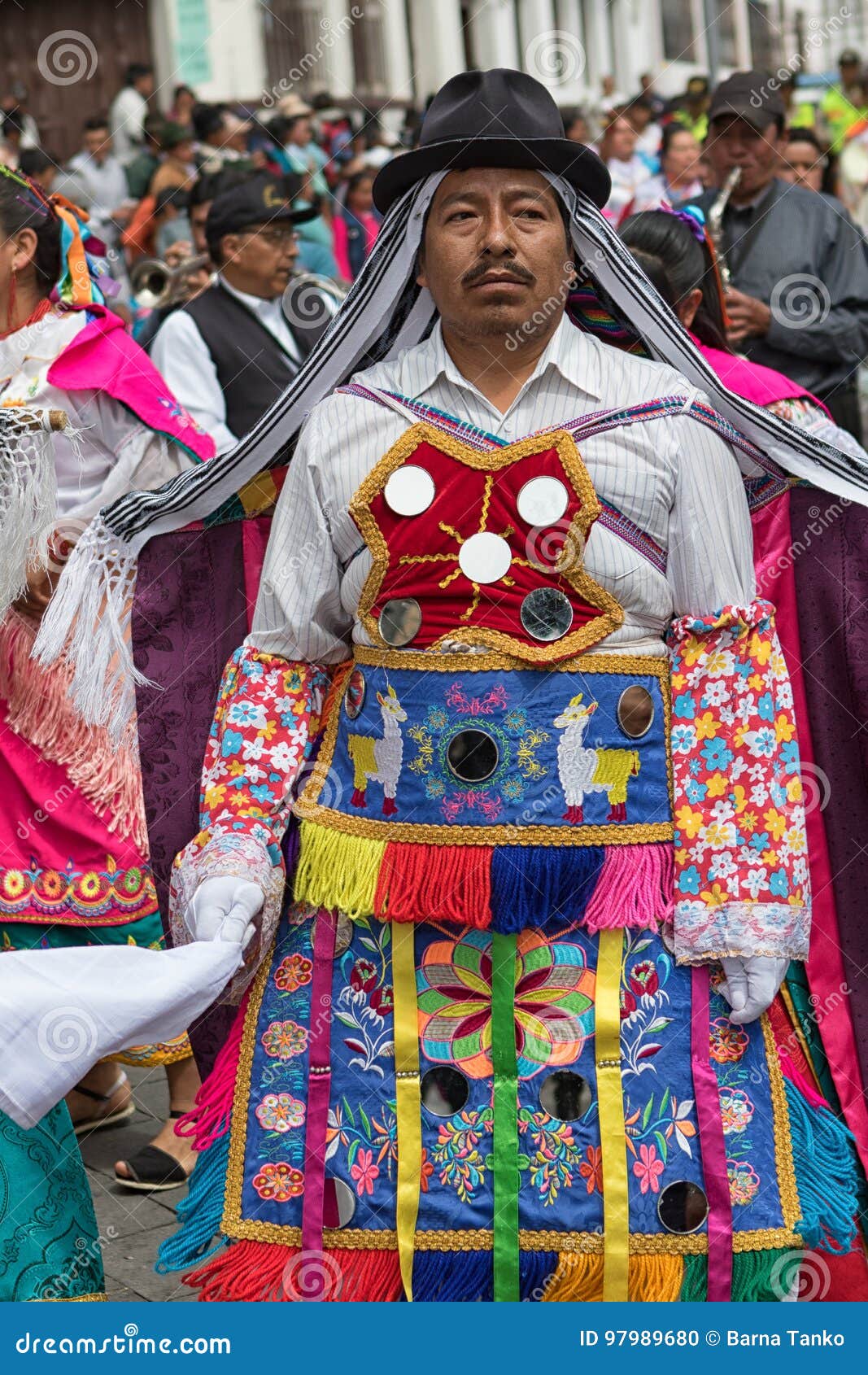 Homme Quechua Dans L'usage Coloré Image éditorial - Image du homme ...