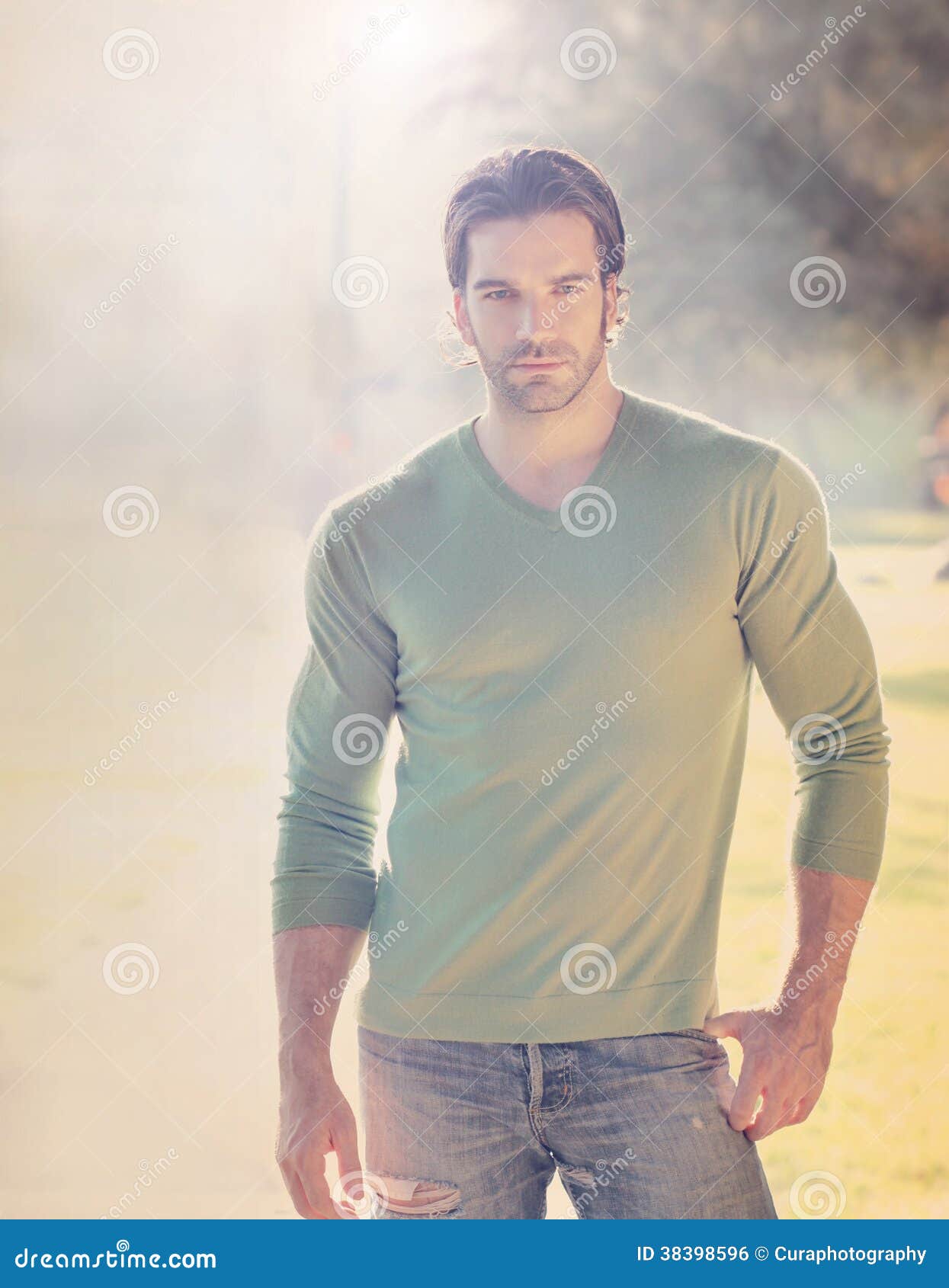 Homme sûr bel photo stock. Image du lumière, verticale - 38398596