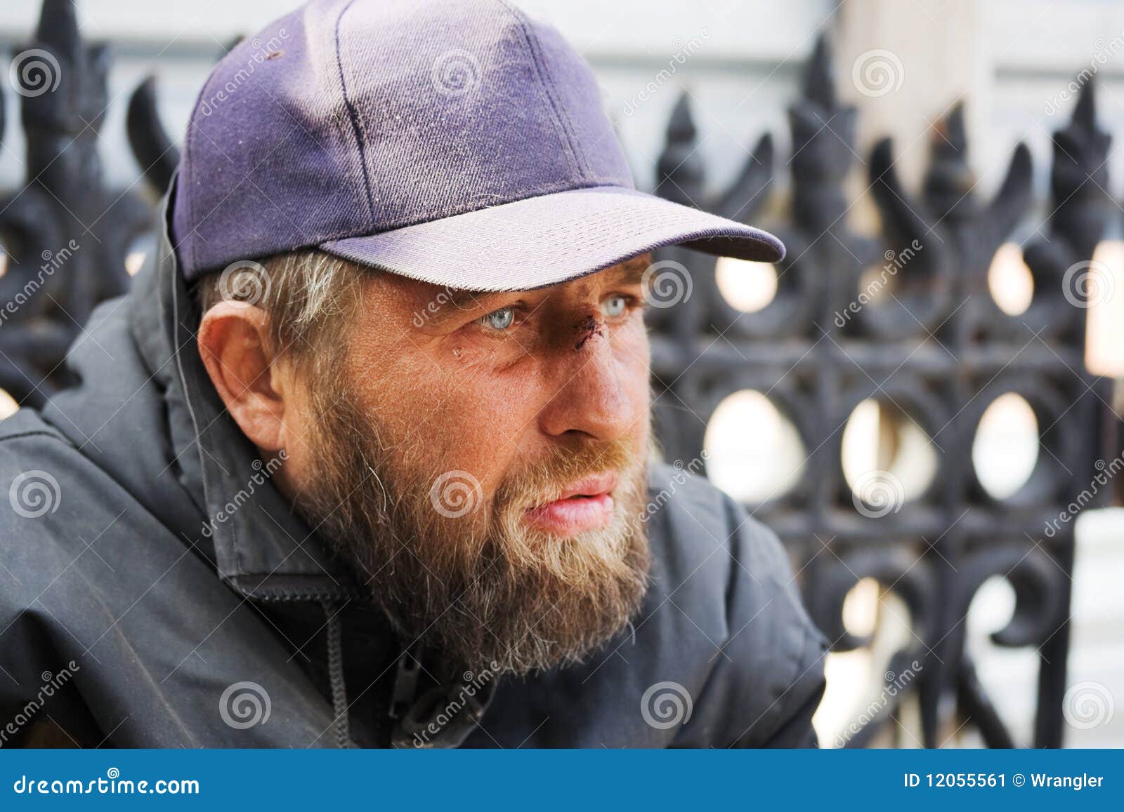 Homme sans foyer. image stock. Image du drogue, maladie - 12055561