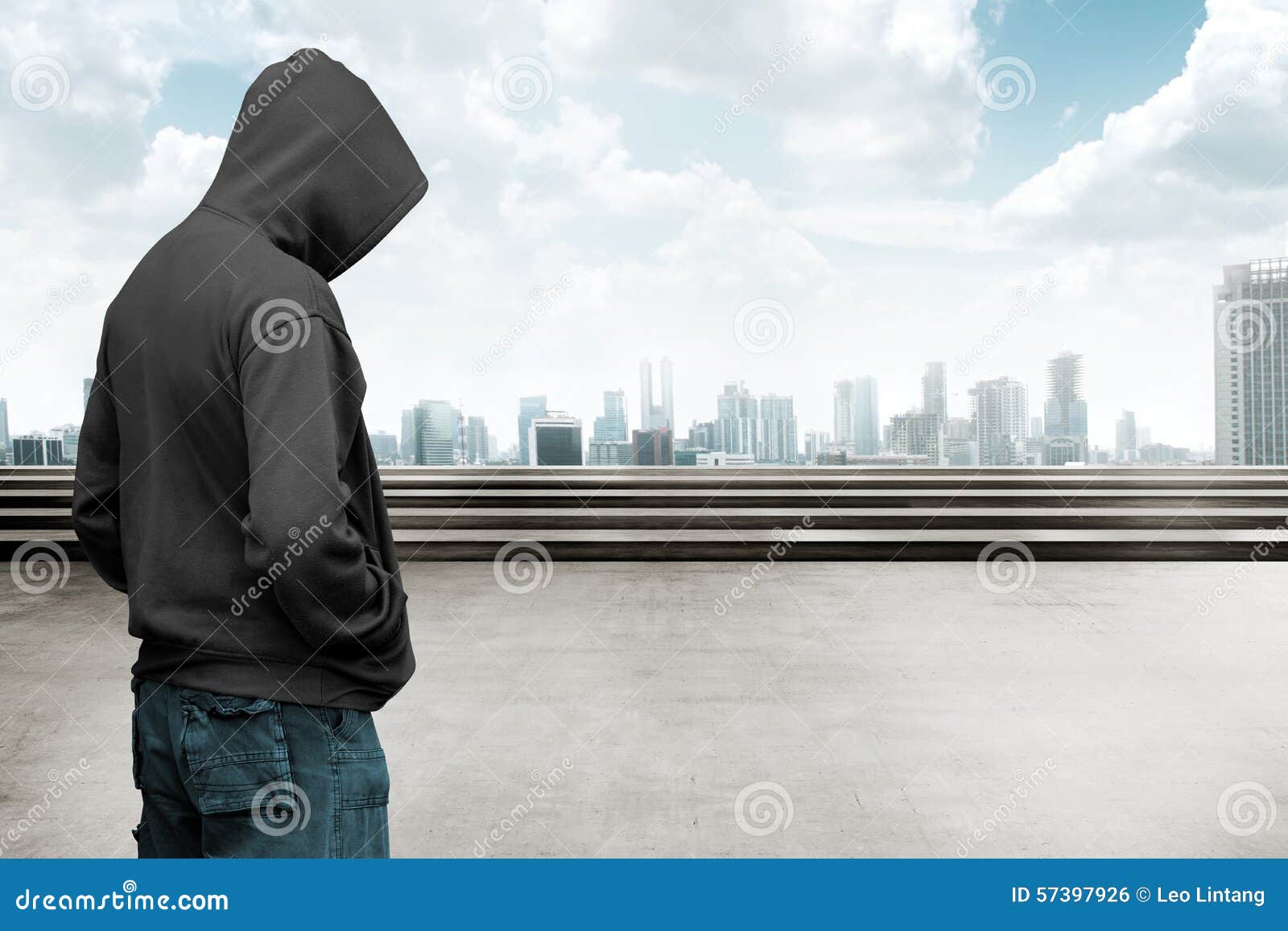 Homme Sans Visage Dans Le Capot Photo stock - Image du bandit, urbain ...