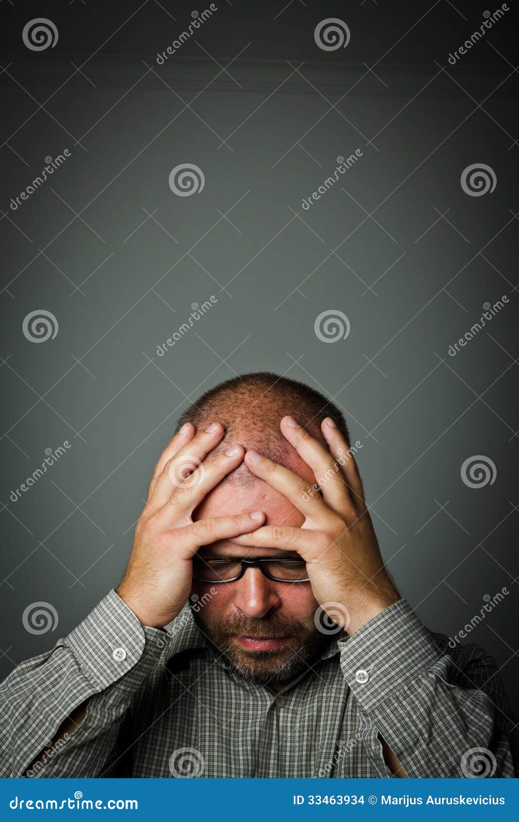 Homme triste photo stock. Image du humeur, solitude, mauvais - 33463934