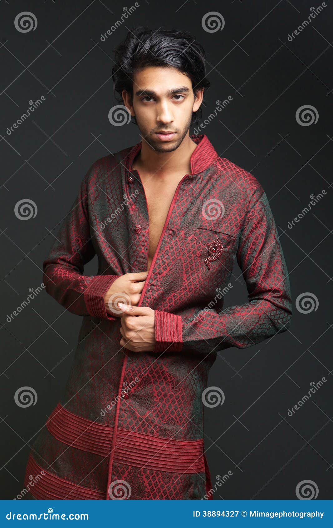 Homme Utilisant Le Dhoti Indien Image stock - Image du indien ...