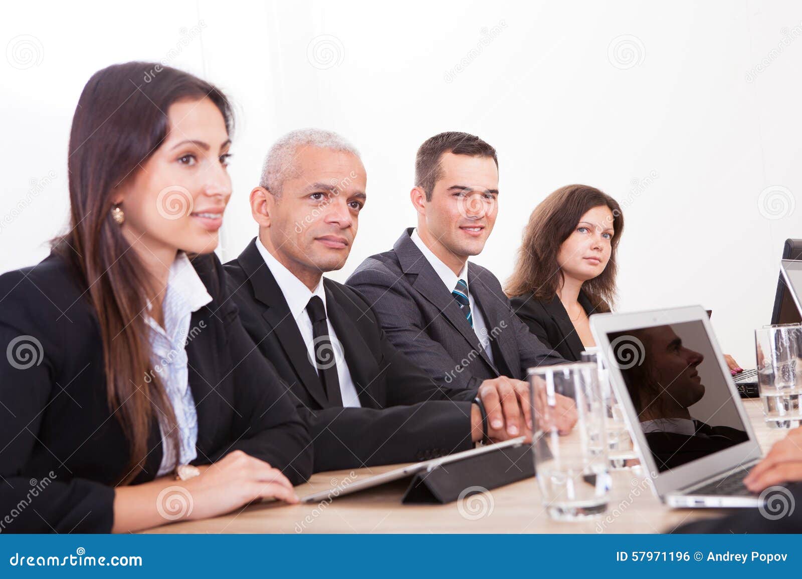 Hommes D'affaires Lors Du Contact Photo stock - Image du directeur ...