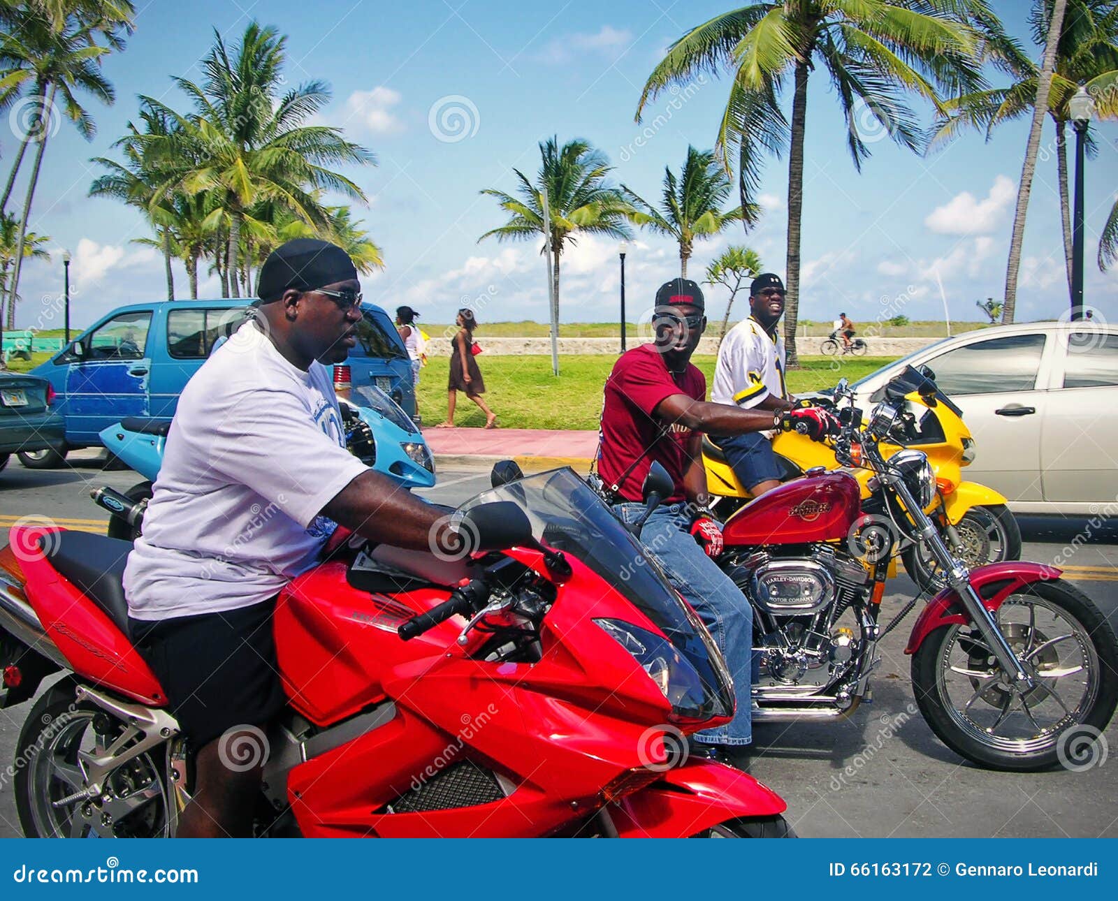 Hommes De Couleur Sur Une Moto Photographie éditorial - Image du ...