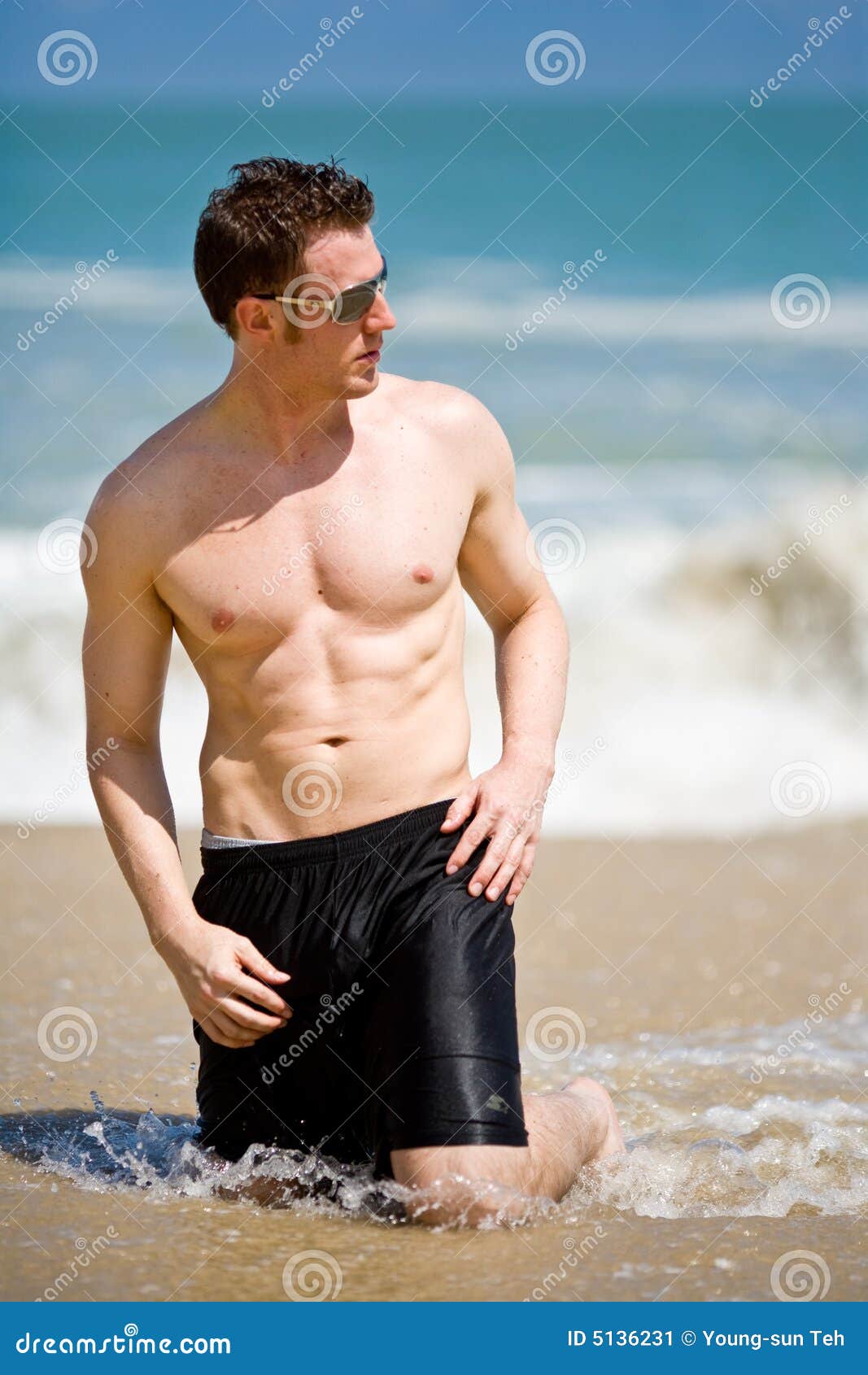 Homp Bij Het Strand Met Schaduwen Stock Afbeelding - Image of kerel ...