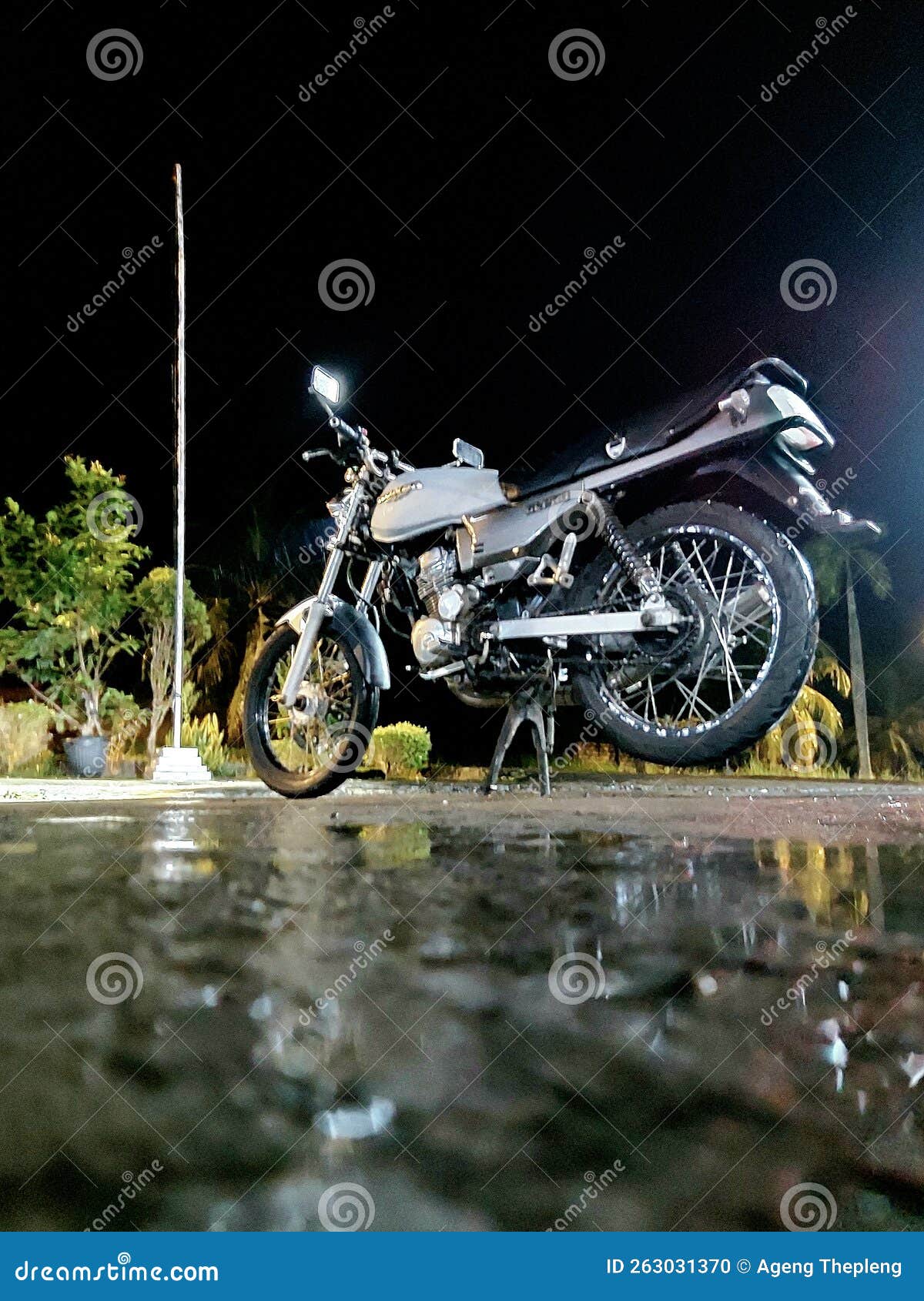 Honda GL Pro Herex editorial image. Image of bike, tree - 263031370