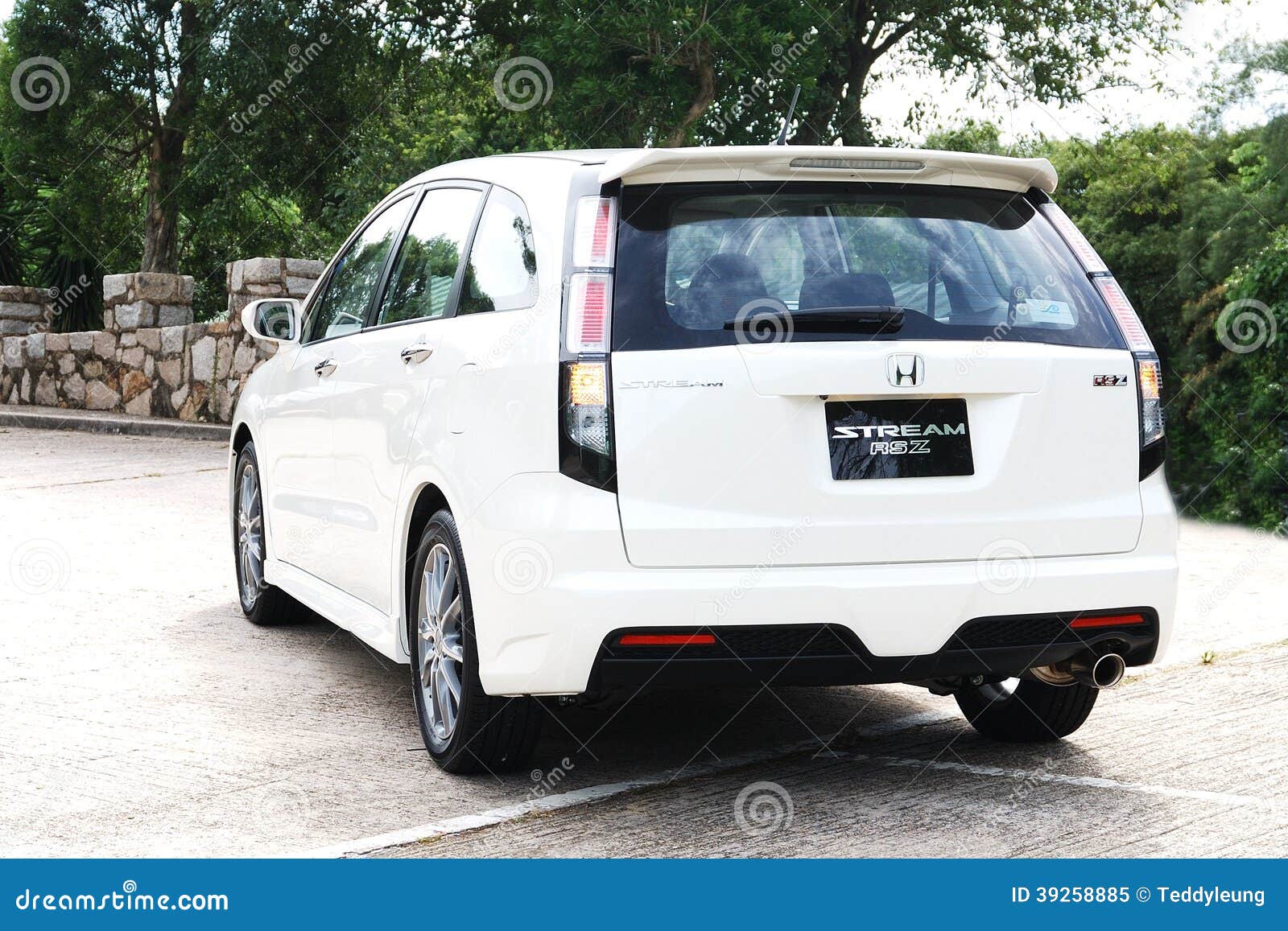 Honda Stream RS Z editorial image. Image of family, autos - 39258885