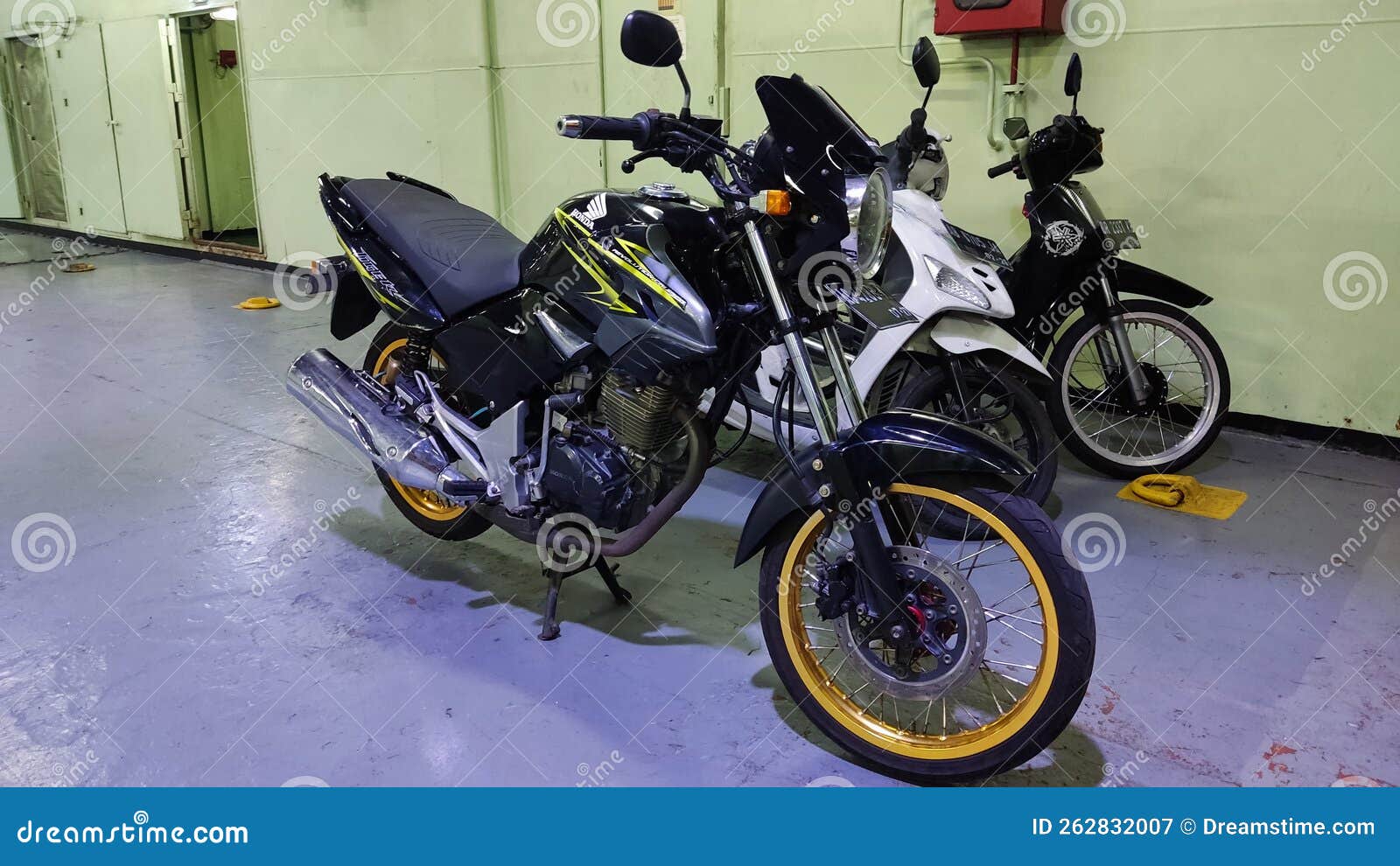 Honda Tiger Motor Indonesia Fotografía editorial - Imagen de ciclo ...