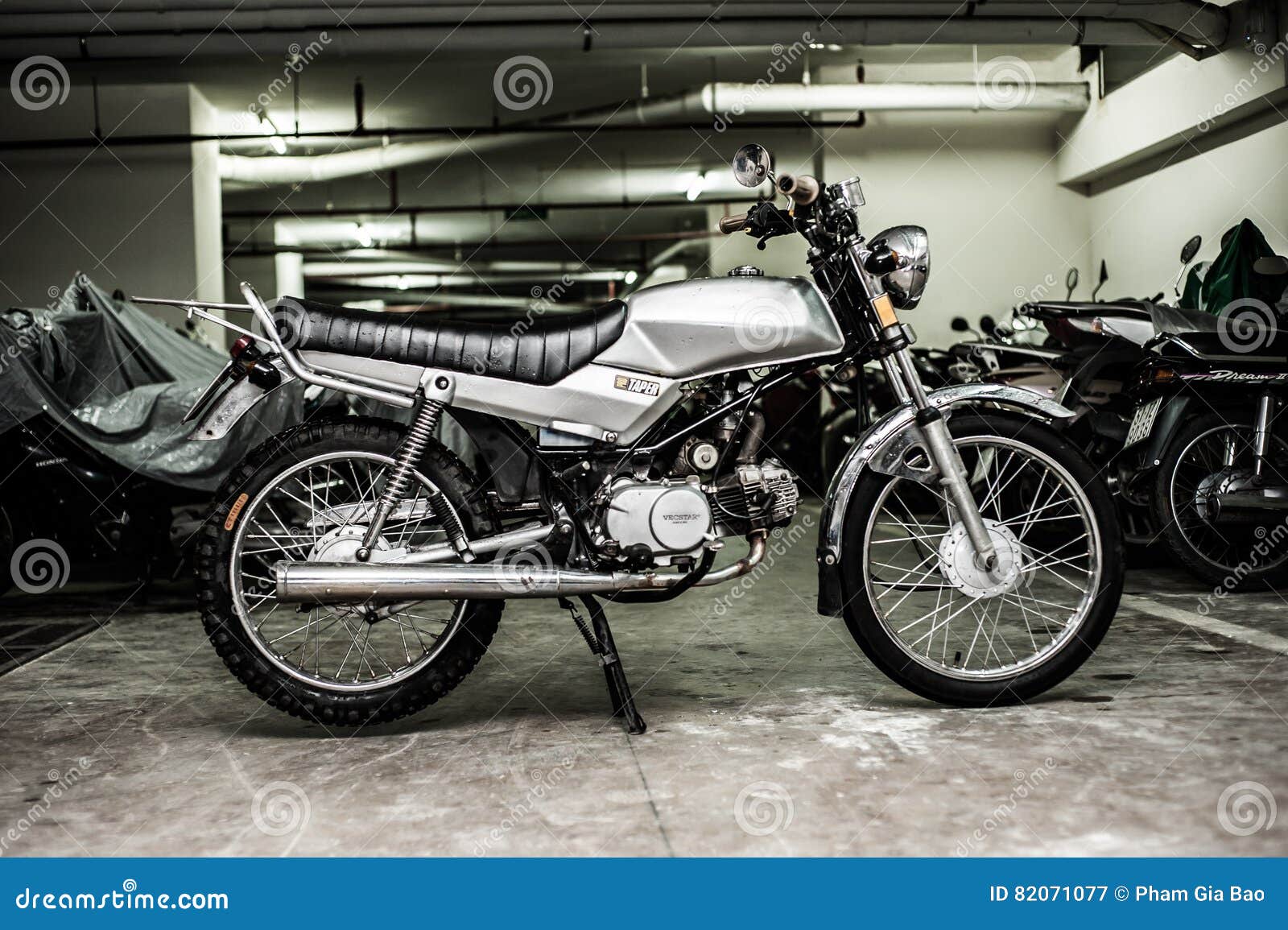 Honda win editorial photography. Image of caro, building - 82071077