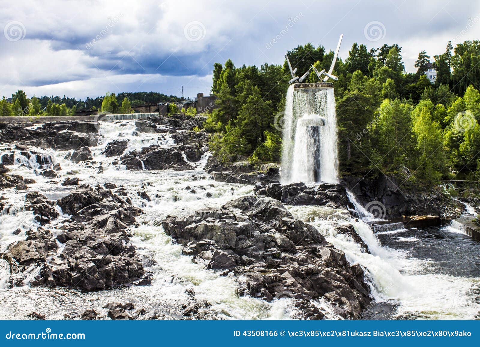 Honefoss Norwegen redaktionelles foto. Bild von himmel - 43508166
