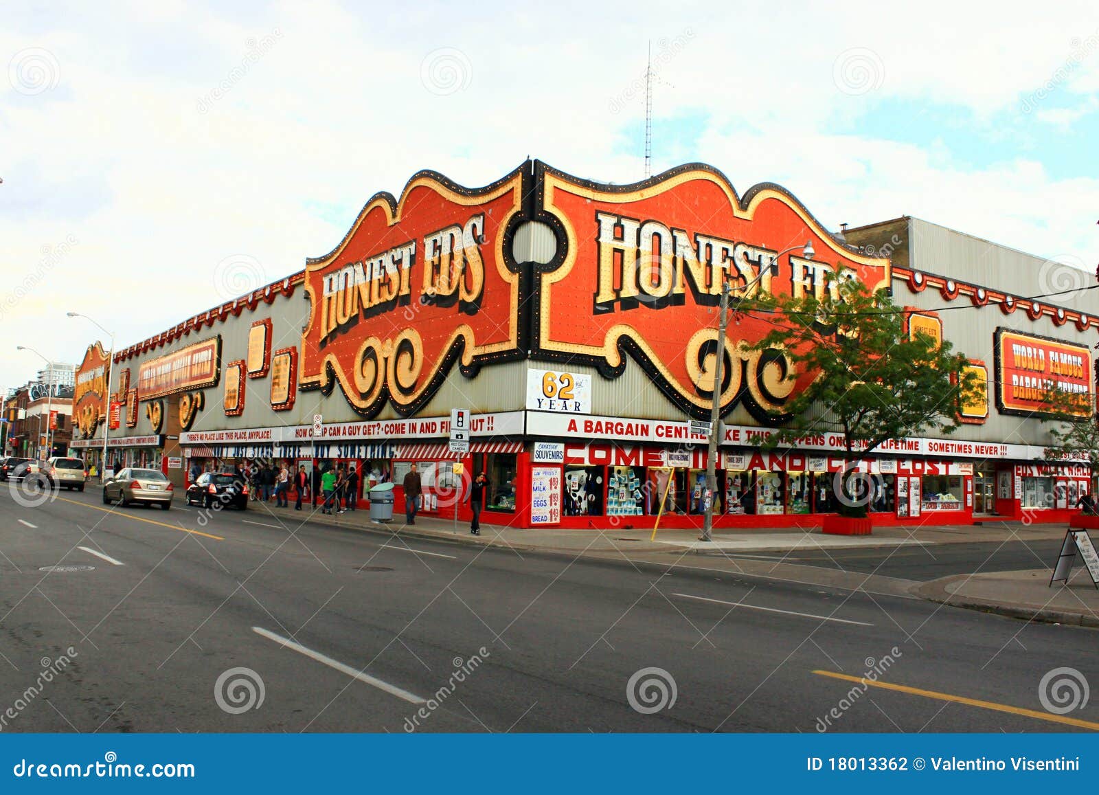 Honest Ed editorial photography. Image of downtown, canada - 18013362