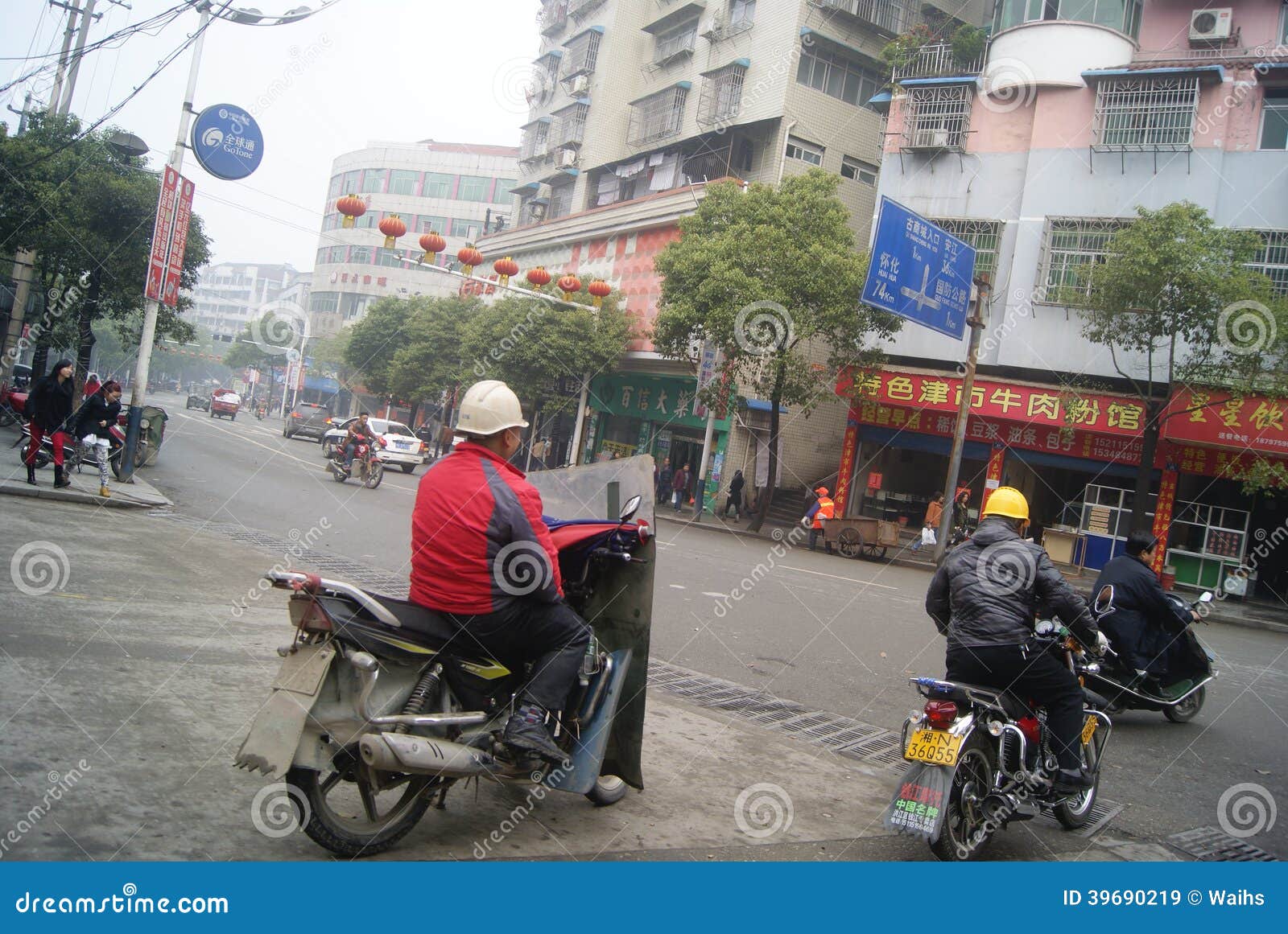 Hong Jiang, China: Straatlandschap Redactionele Stock Afbeelding ...